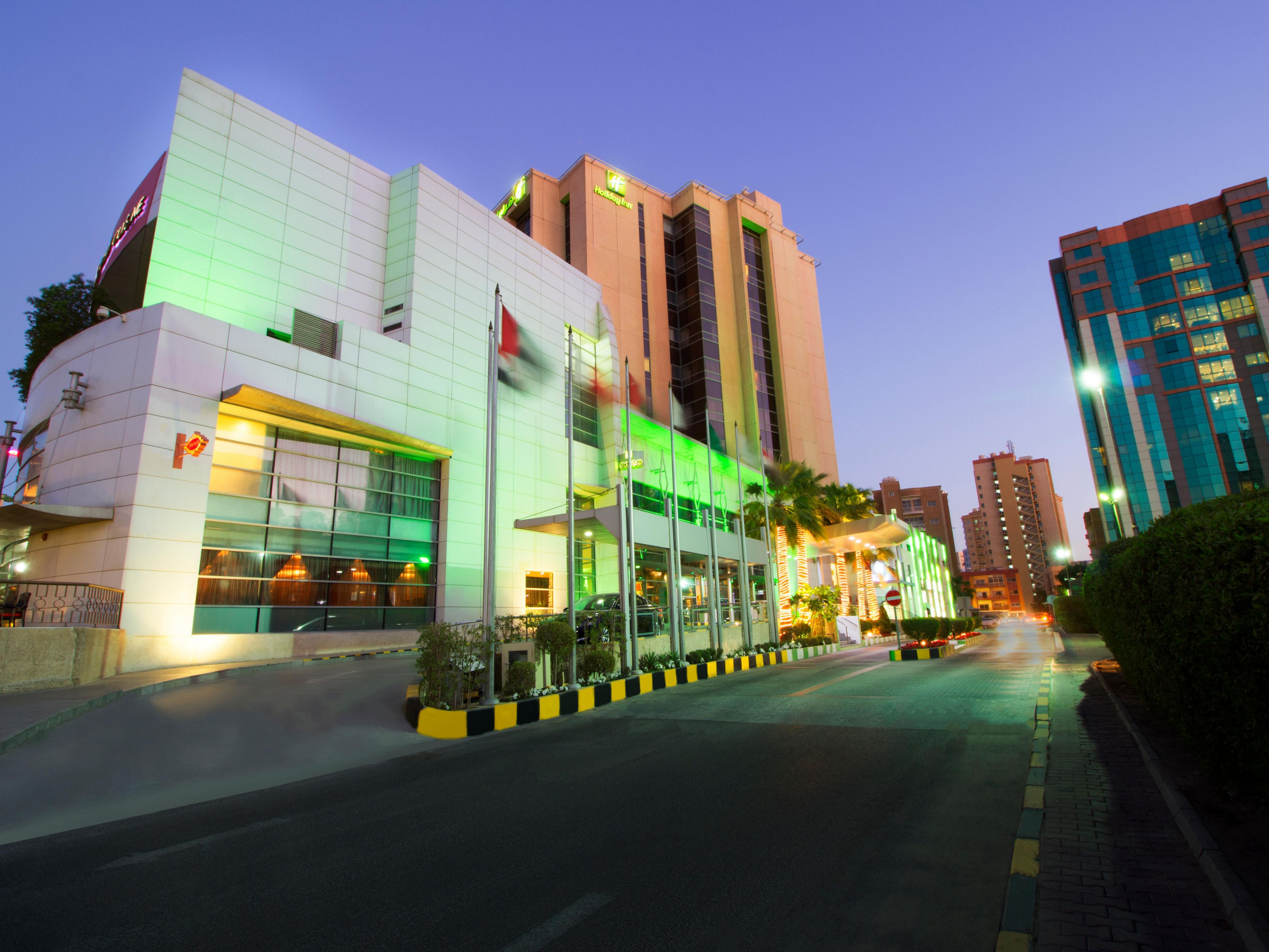 Hotel in Kuwait | Holiday Inn Suites Kuwait Salmiya Hotel