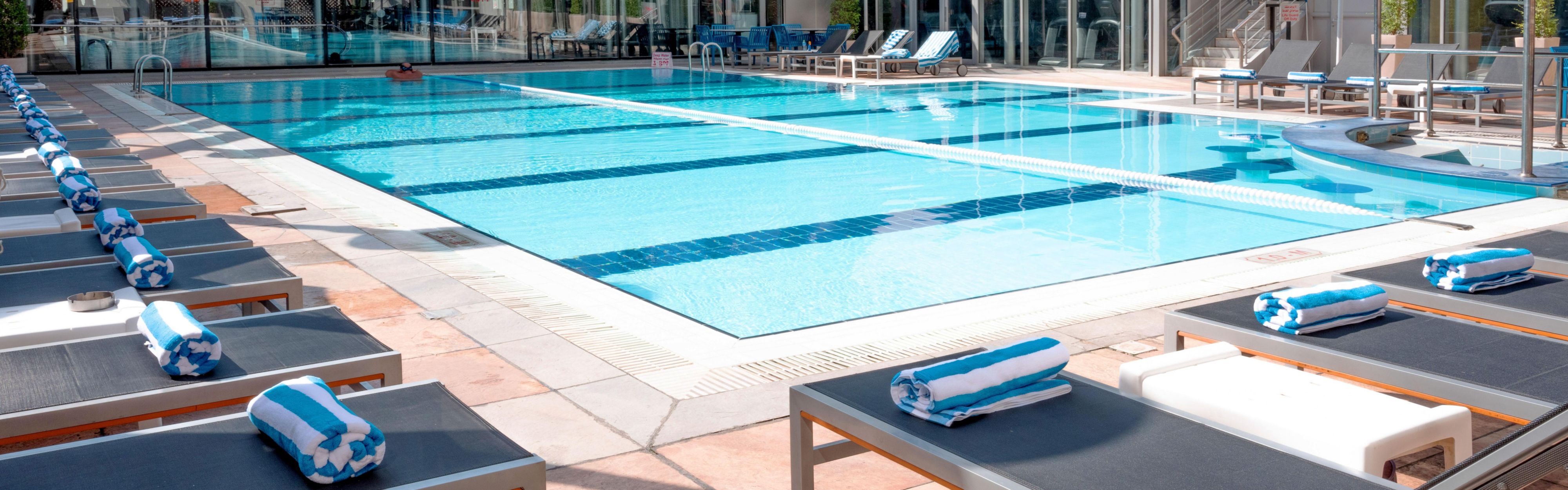 Holiday Inn Suites Kuwait Salmiya - Free Internet & More