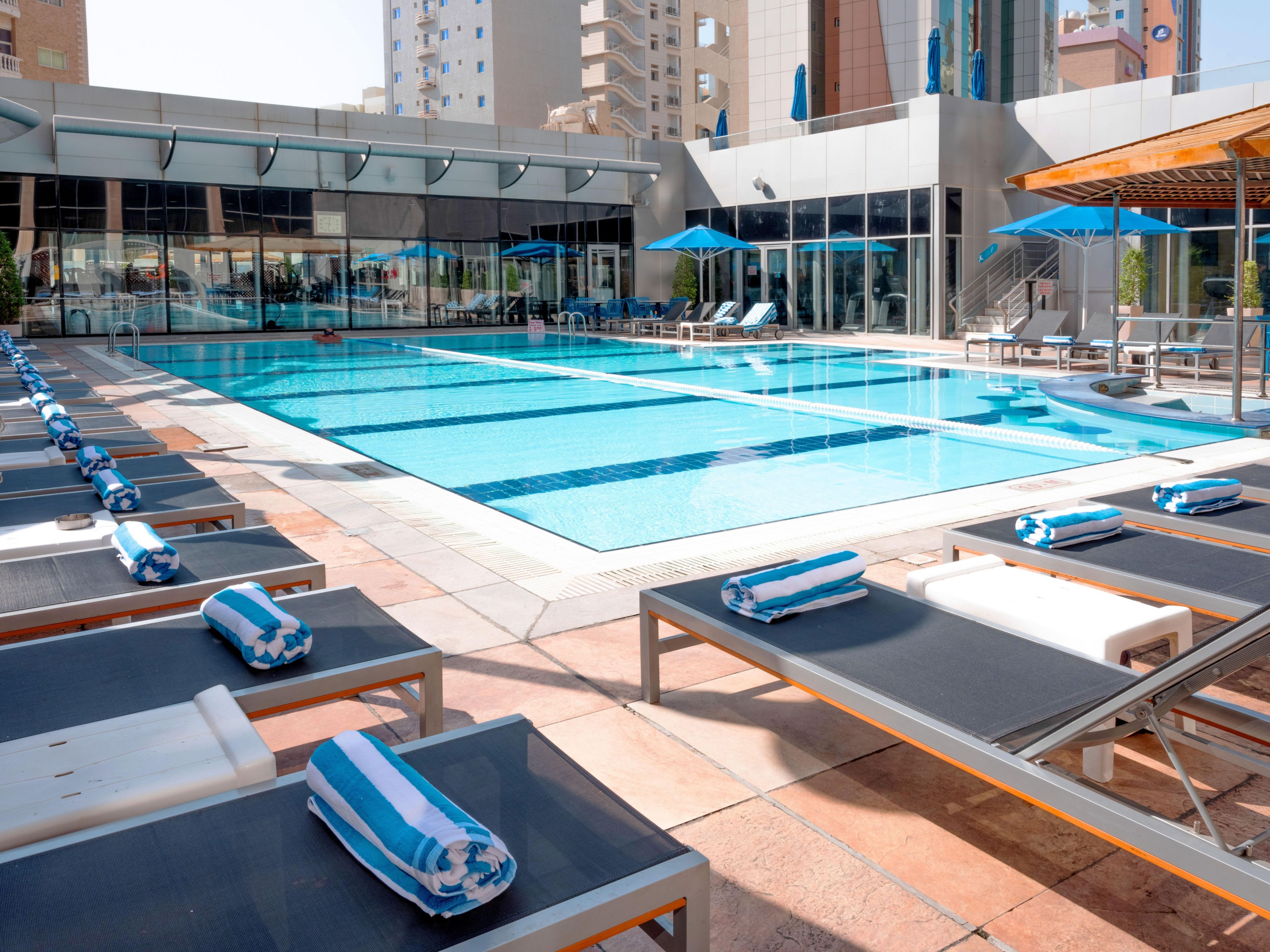 Holiday Inn Suites Kuwait Salmiya - Free Internet & More