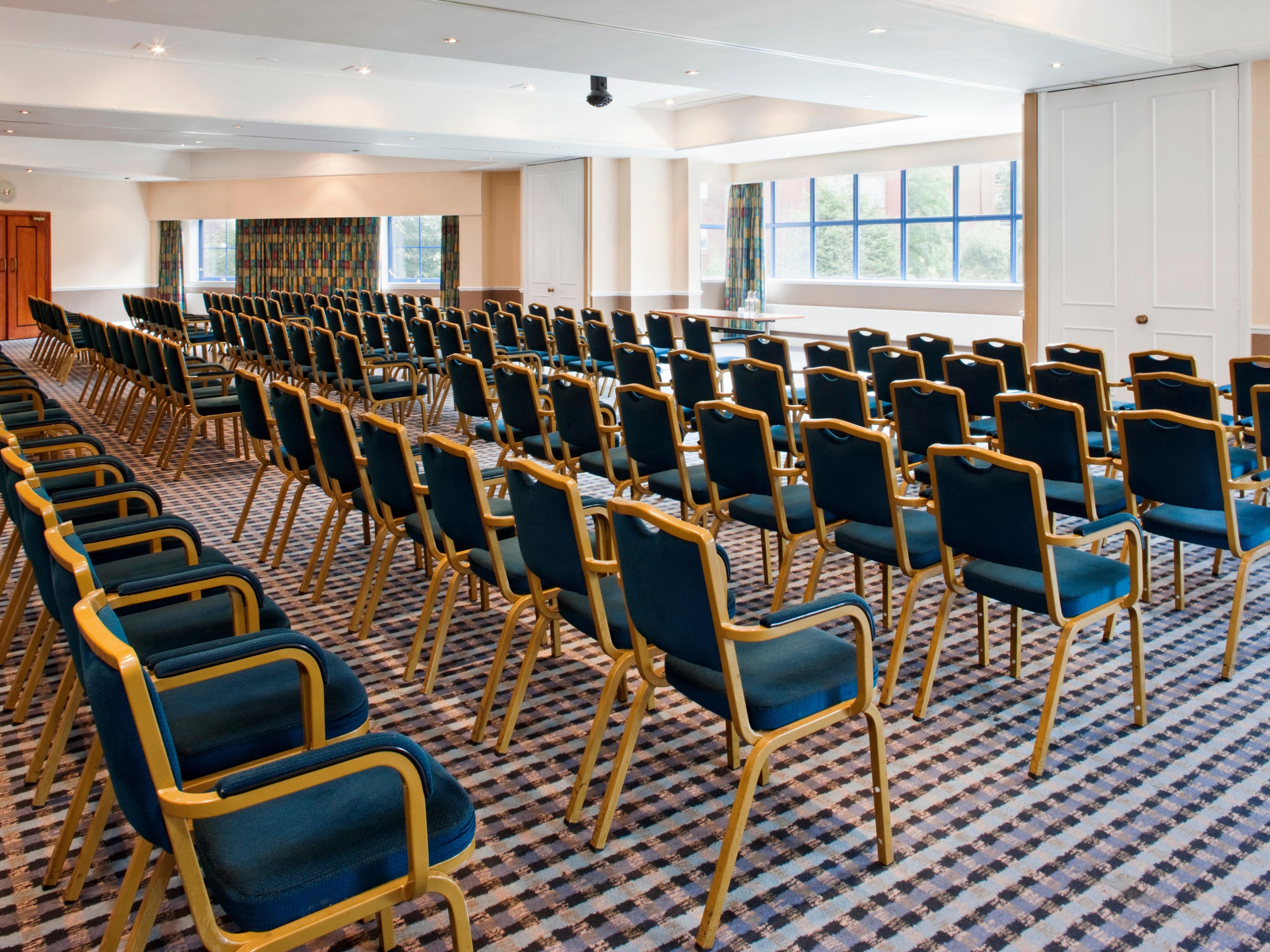 Hotels Near Sutton: Holiday Inn Hotel London - Sutton