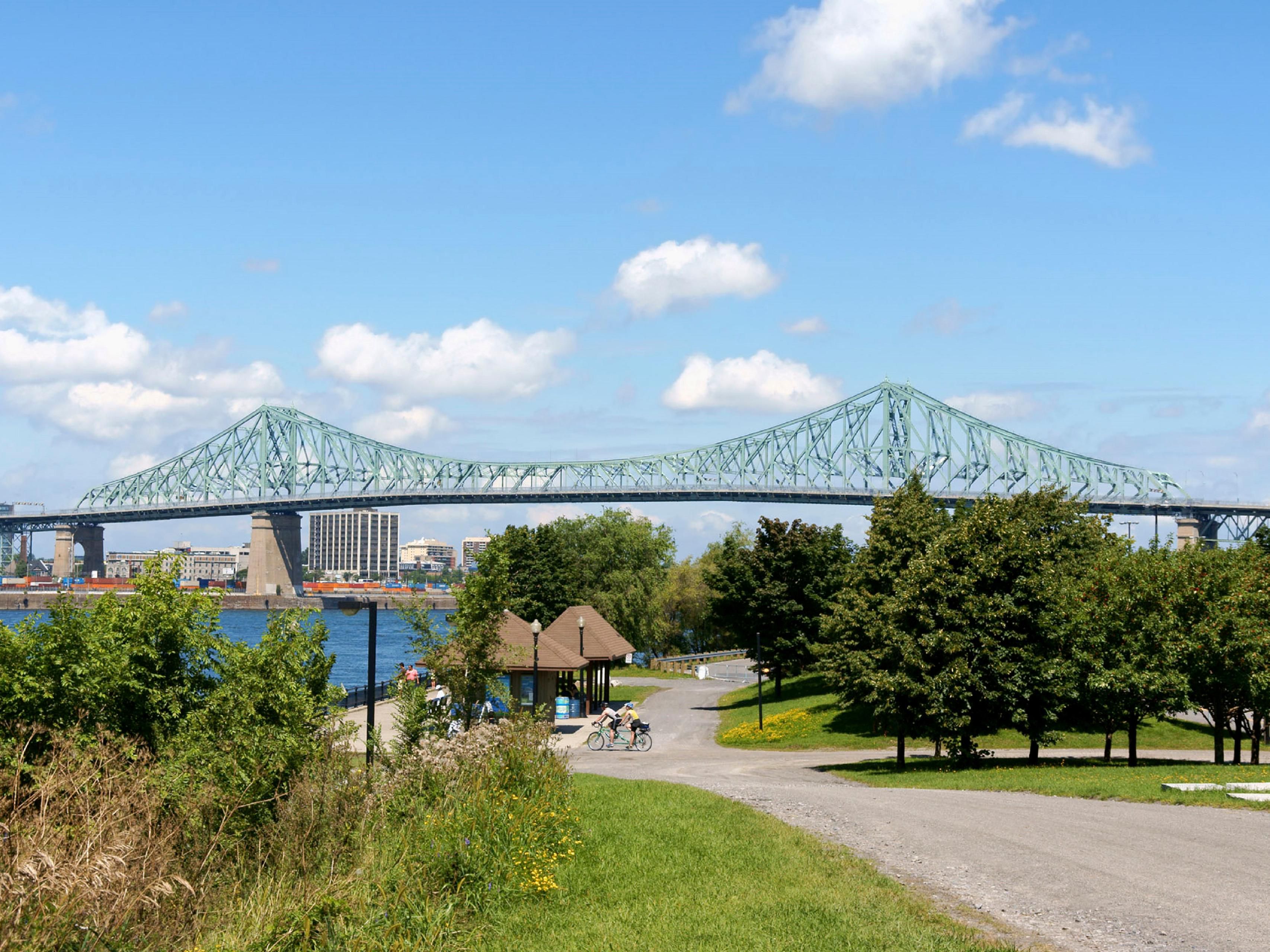 Hotel in Longueuil | Holiday Inn Montreal-Longueuil Hotel