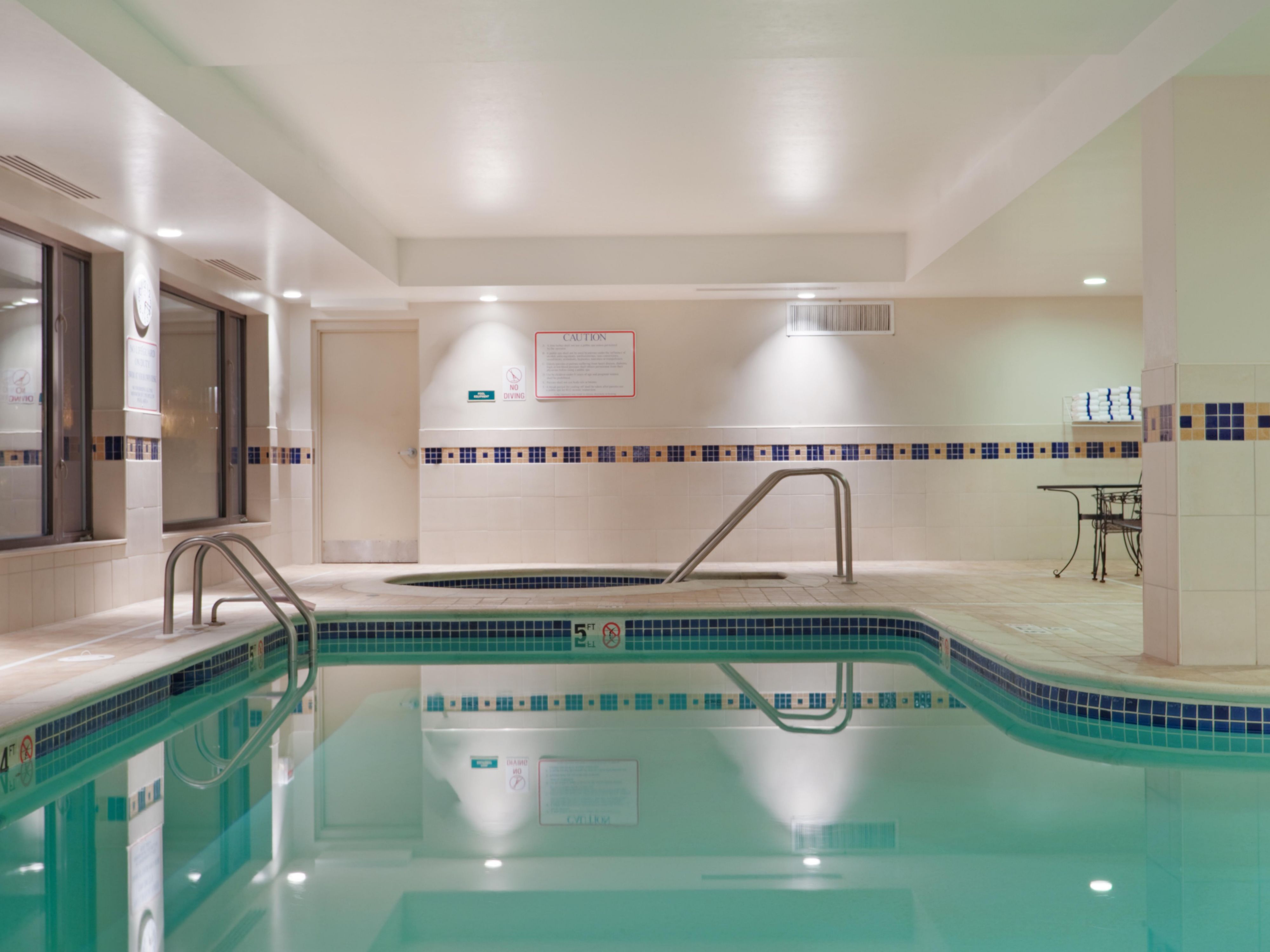 Holiday Inn Manchester Airport - Free Internet & More