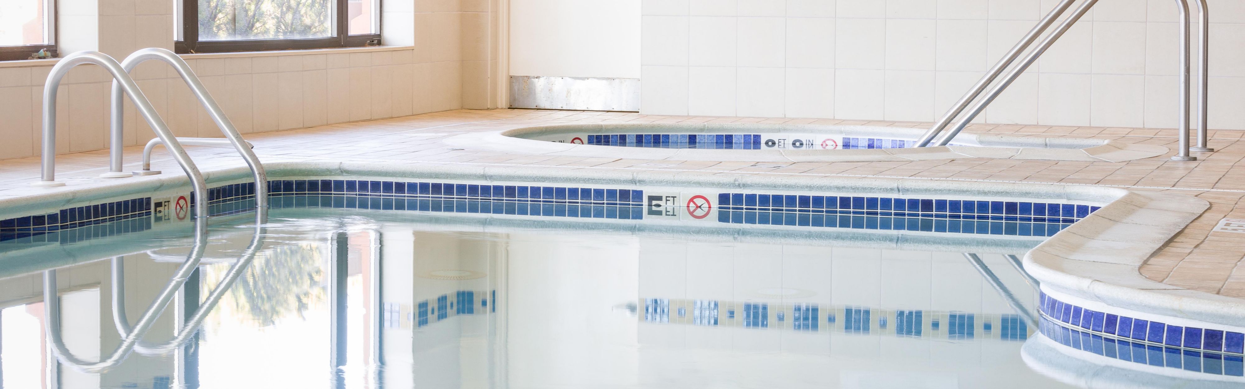 Holiday Inn Manchester Airport - Free Internet & More