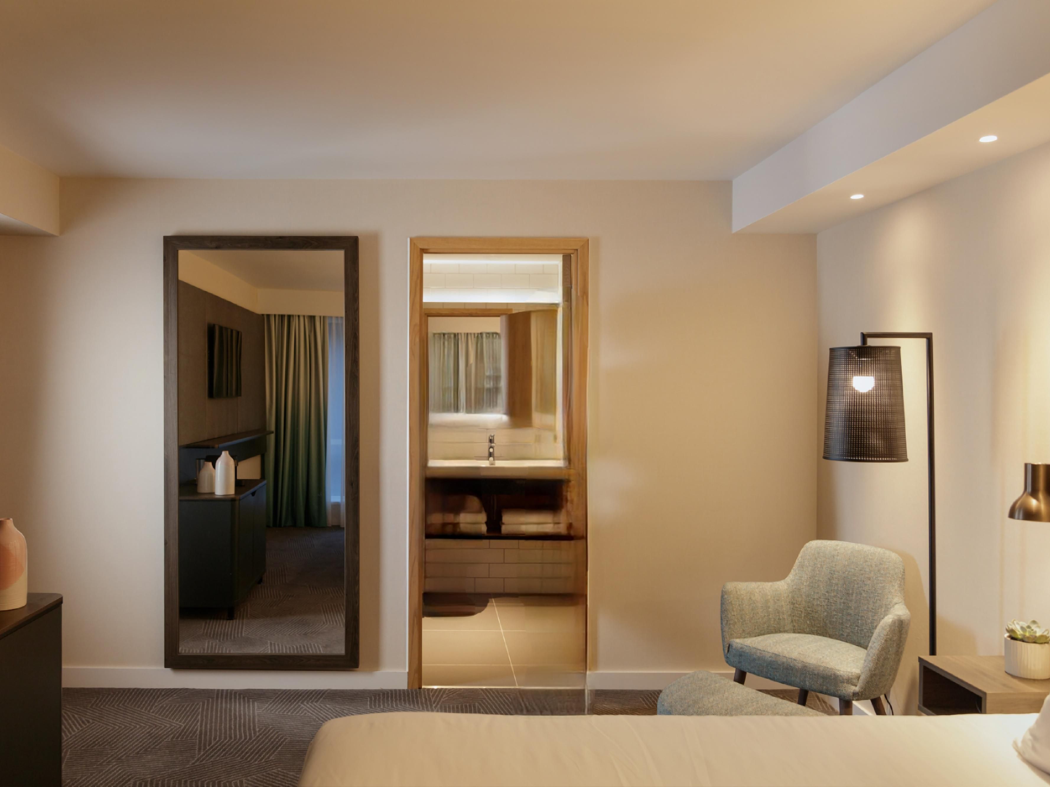 Manchester Hotel Rooms | Holiday Inn Manchester Airport Pictures ...