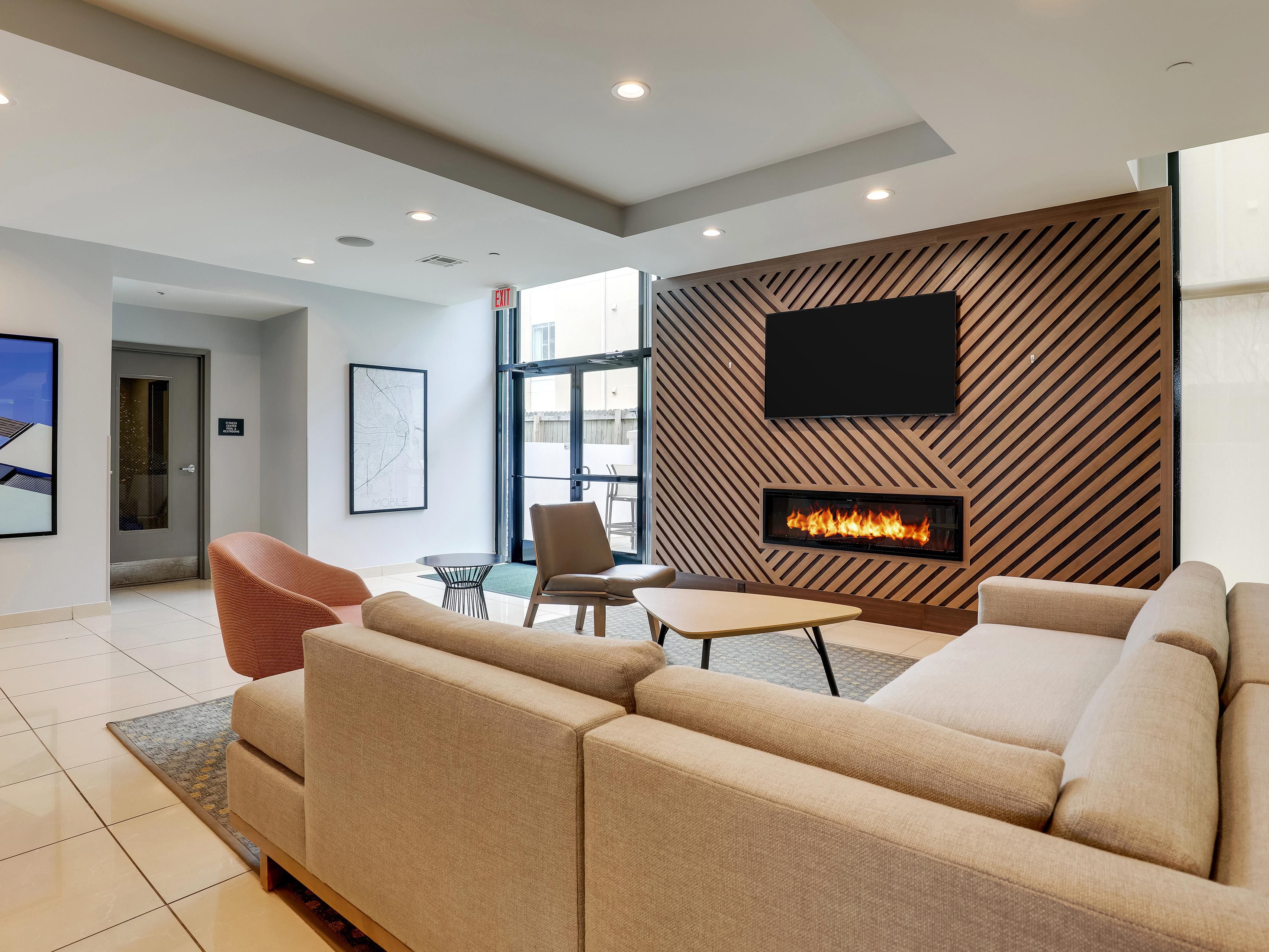 Hotel in Mobile | Holiday Inn Mobile - Airport Hotel