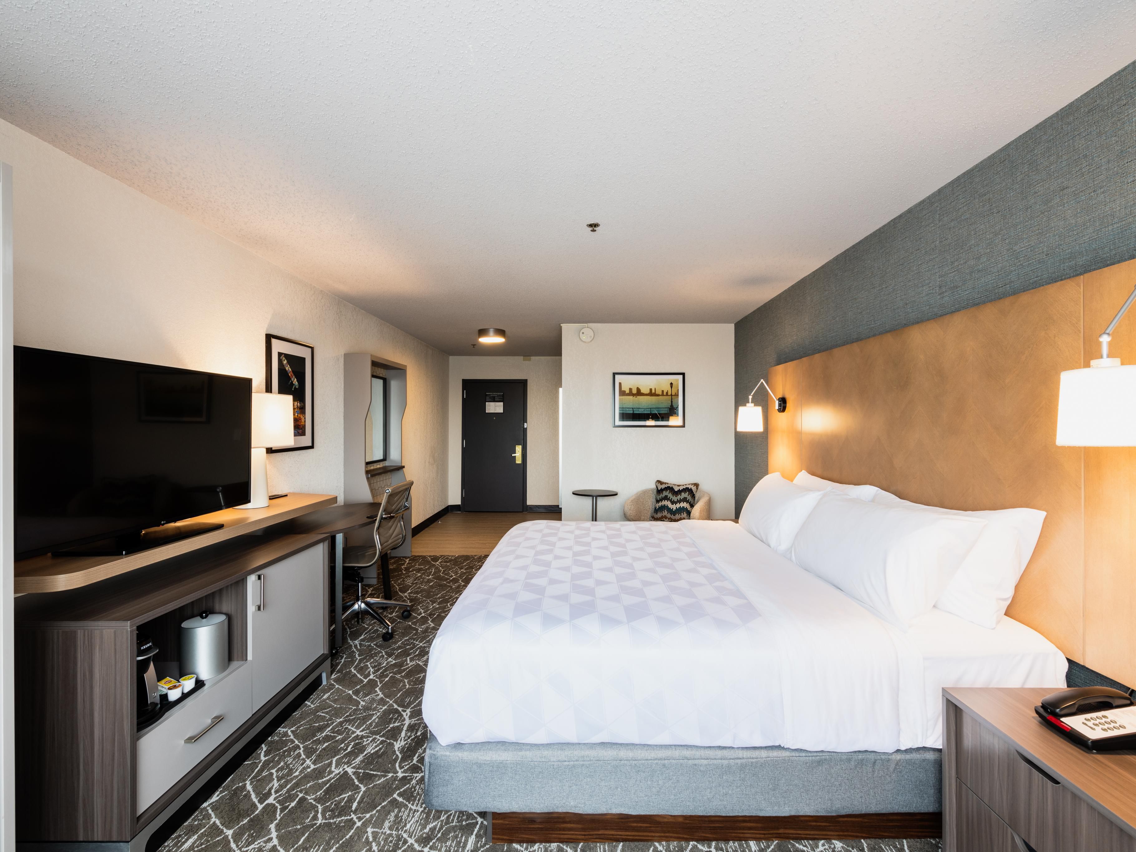 Hotel by Newark Airport | Holiday Inn Newark International Airport