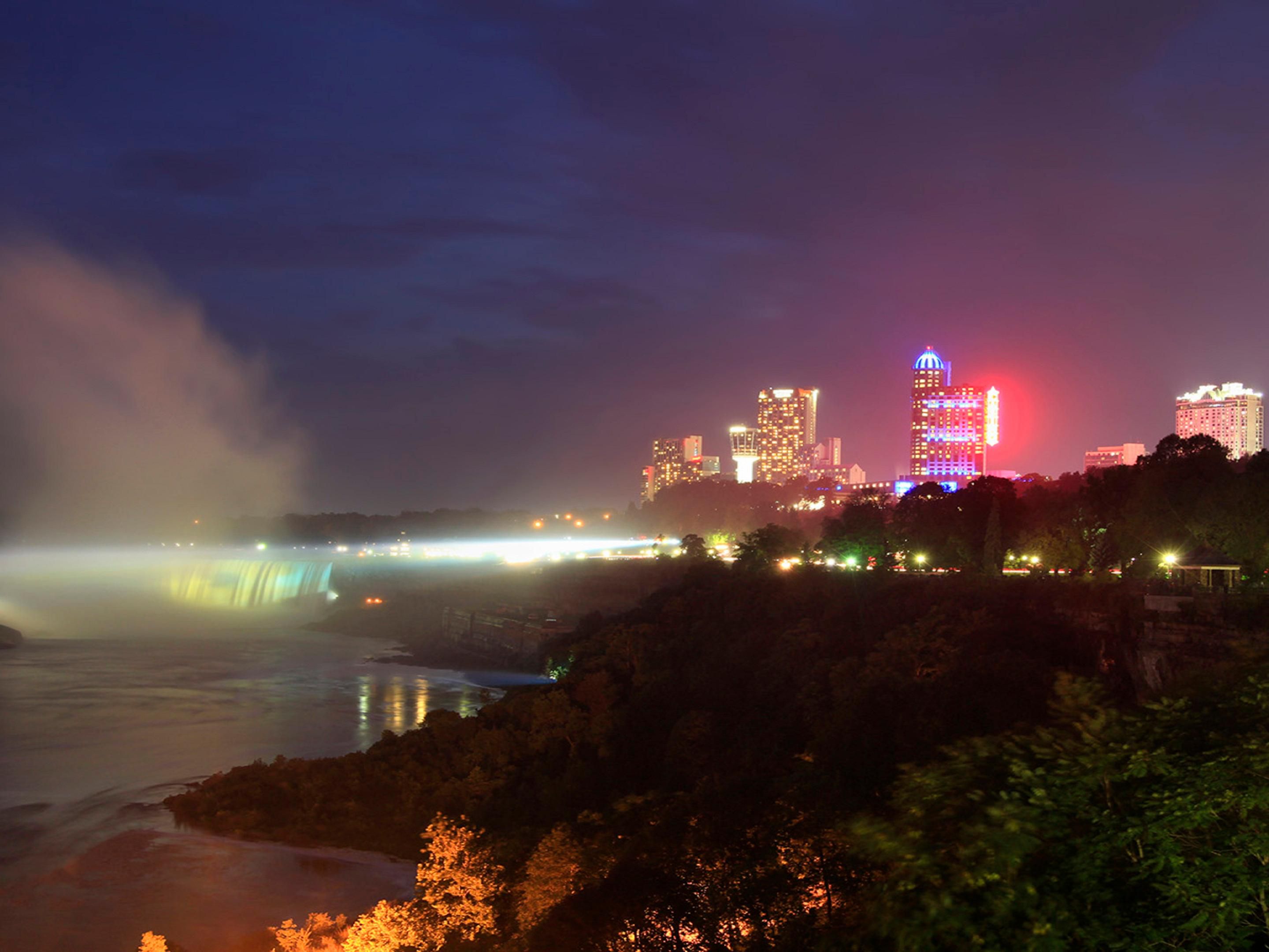 Niagara Falls, Canada Hotel With Falls View | Holiday Inn Niagara Falls ...