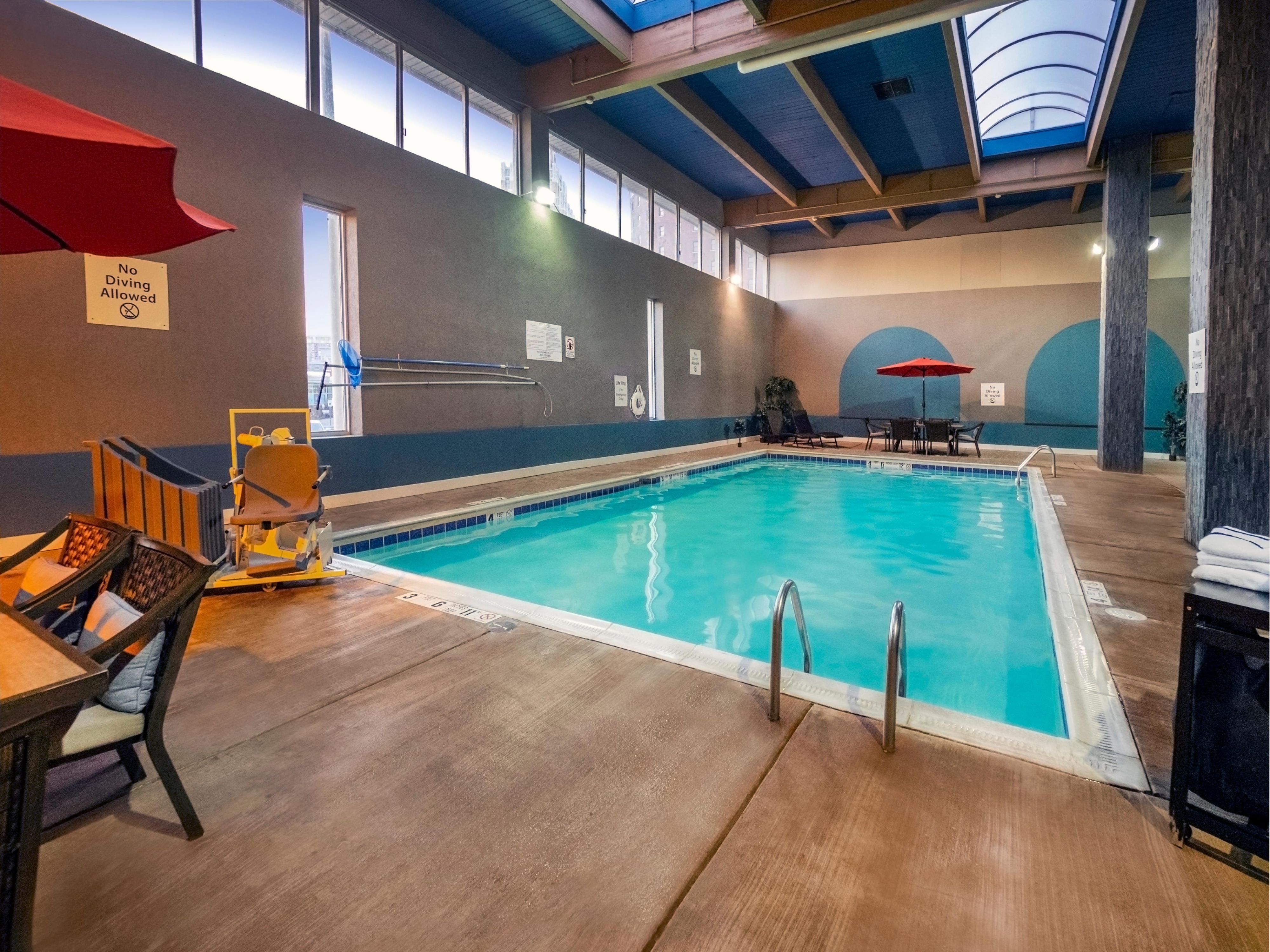 Holiday Inn Niagara Falls-Scenic Downtown - Free Internet & More