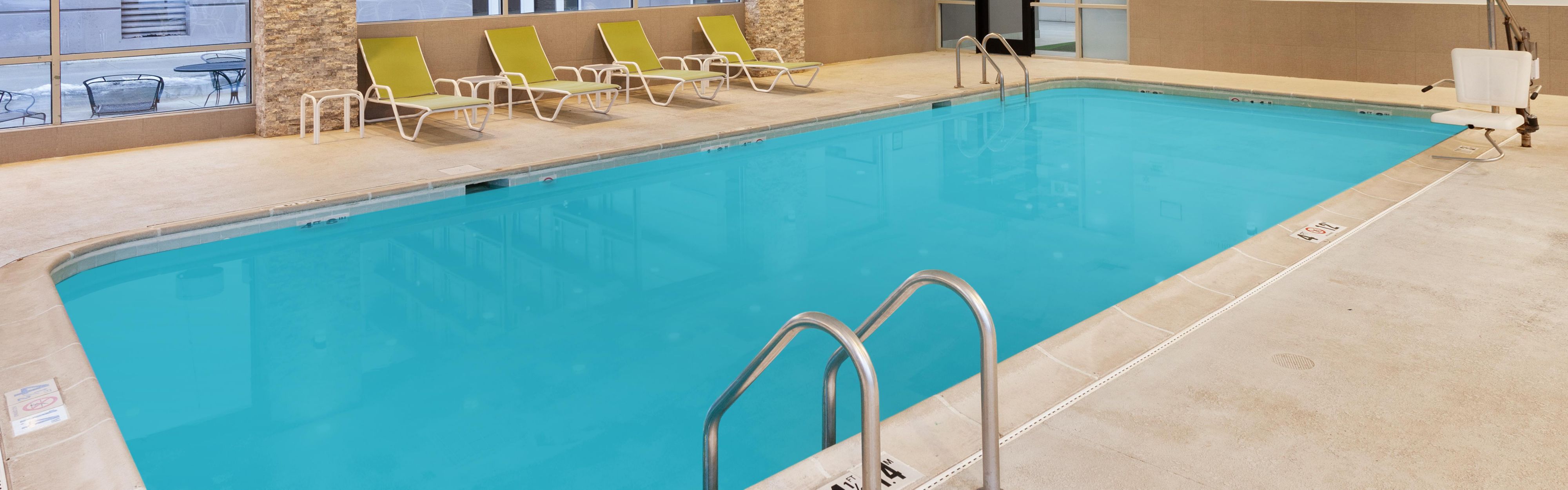 Holiday Inn Chicago Oakbrook - Free Internet & More