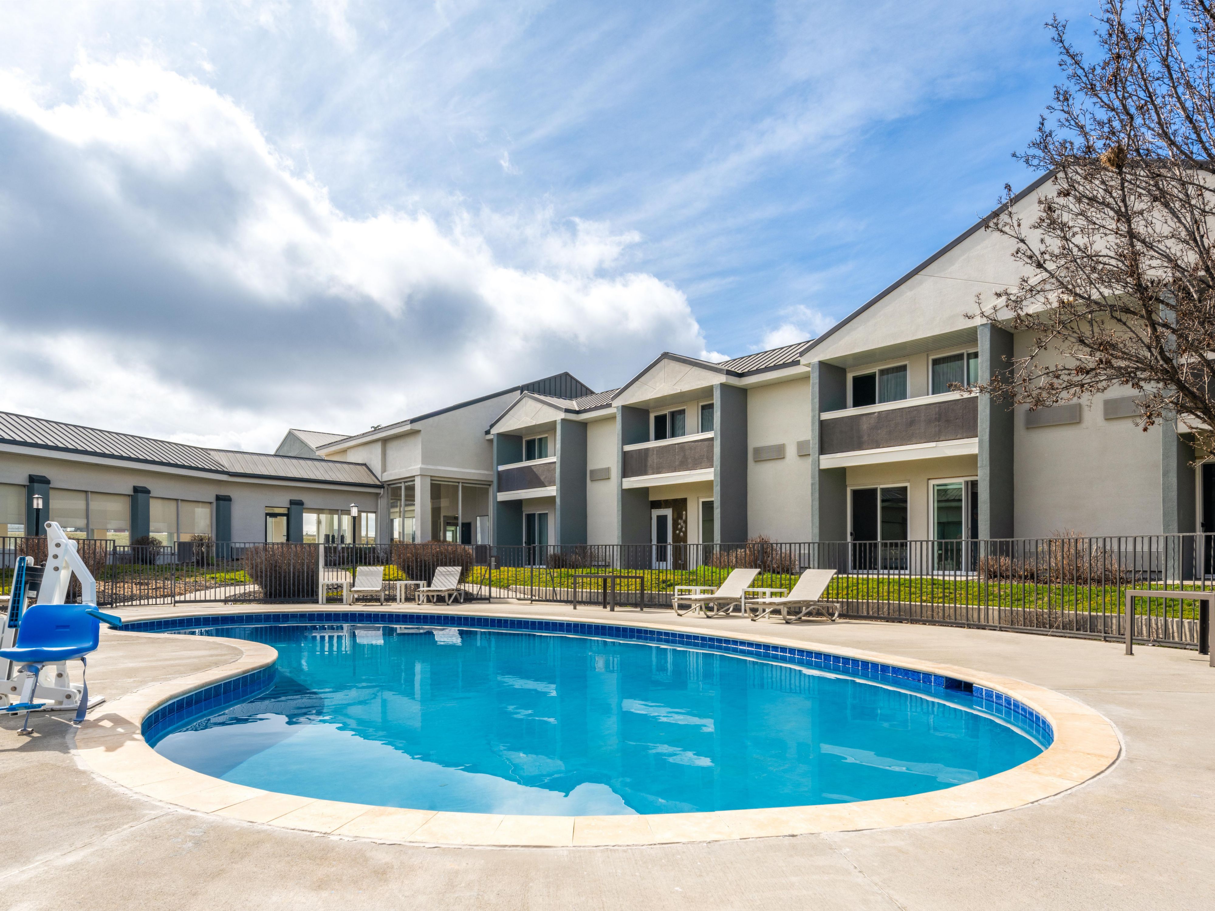 Hotel in Ontario | Holiday Inn Ontario Hotel