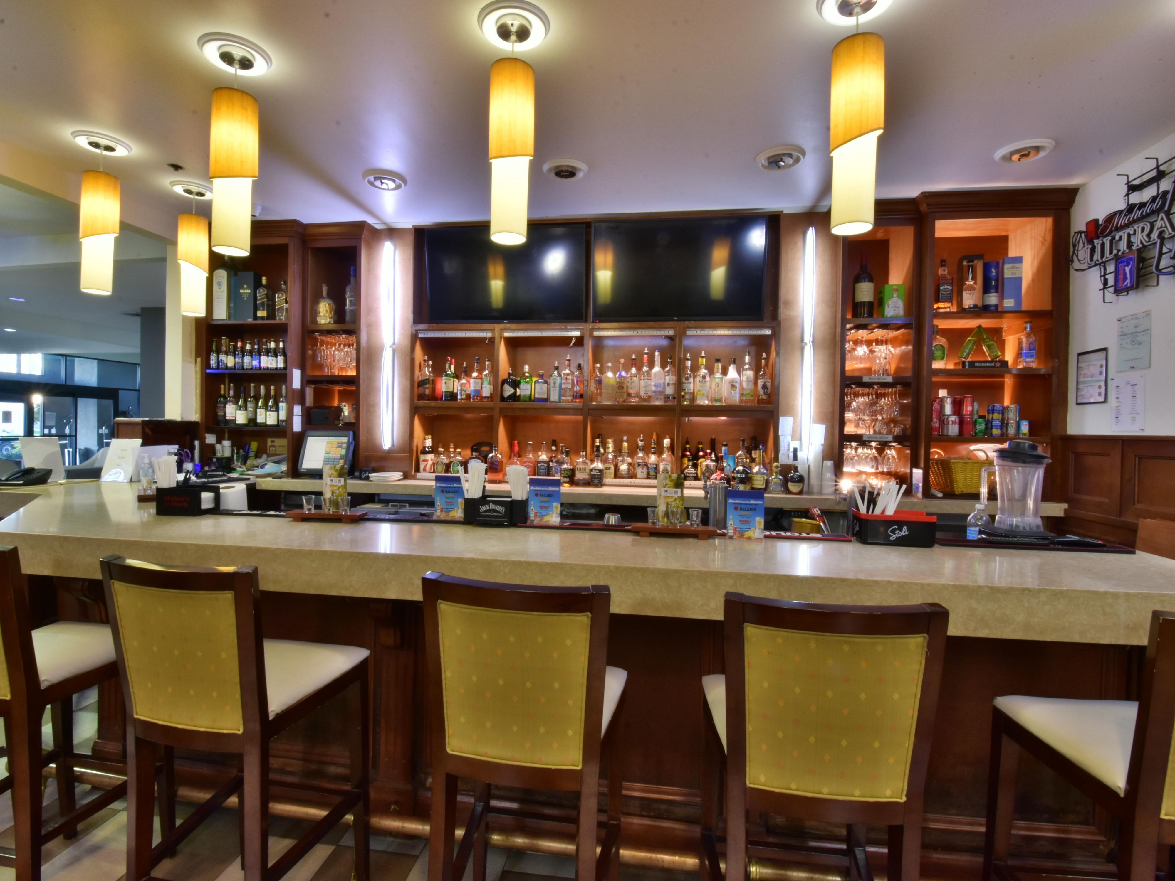 Kid-Friendly Hotels In Orlando Near UCF | Holiday Inn Orlando East ...