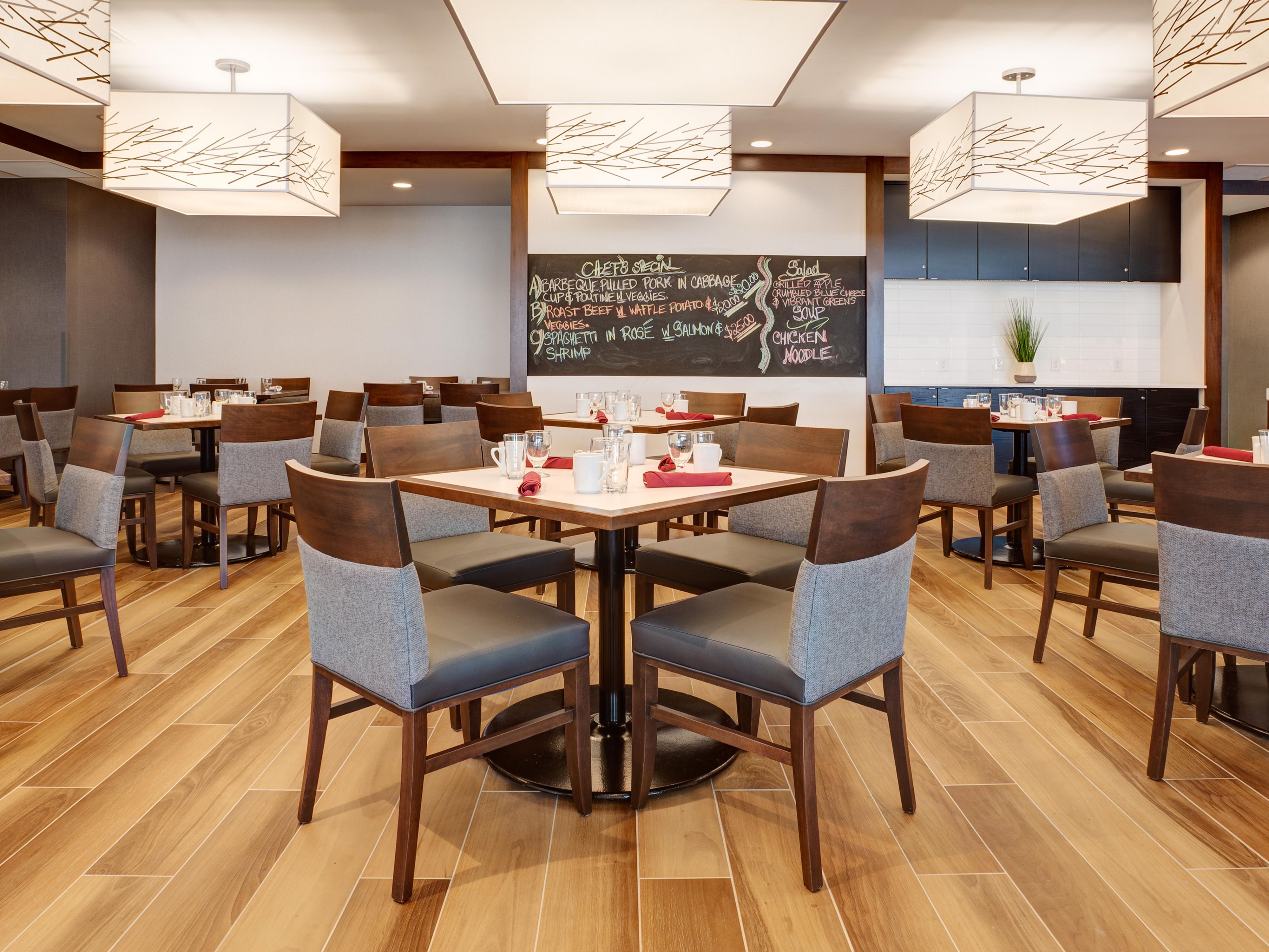 Ottawa Hotels | Holiday Inn Ottawa East