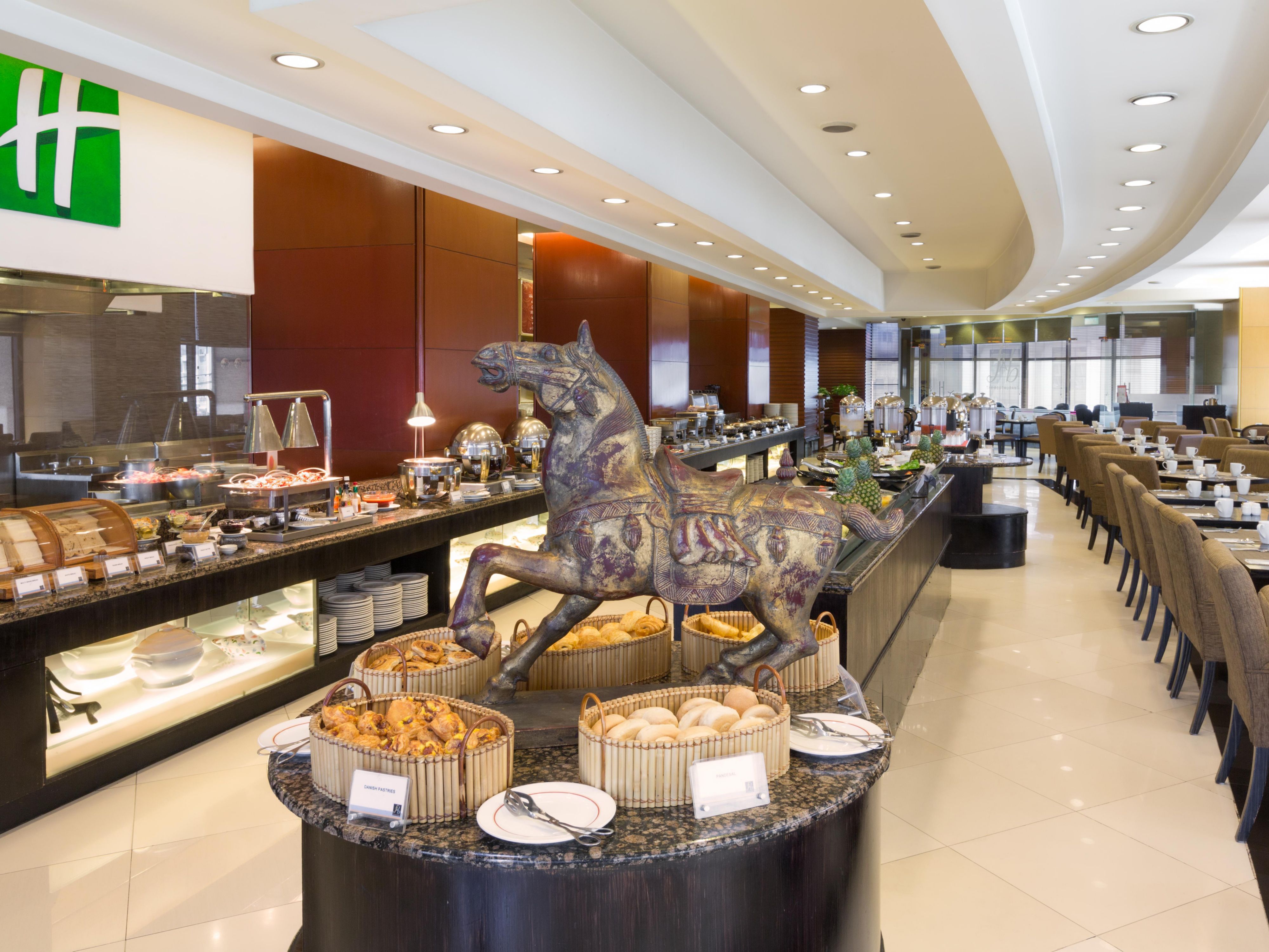 Hotel in Pasig City | Holiday Inn Manila Galleria Hotel