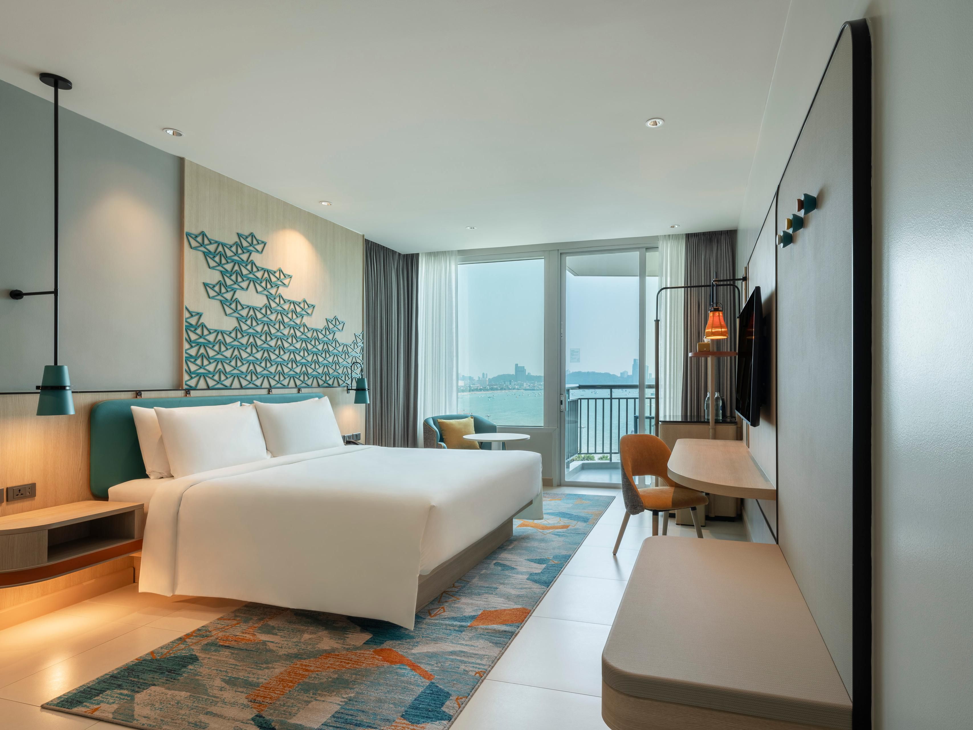 Beach Hotel Resort Near Pattaya Beach | Holiday Inn Pattaya