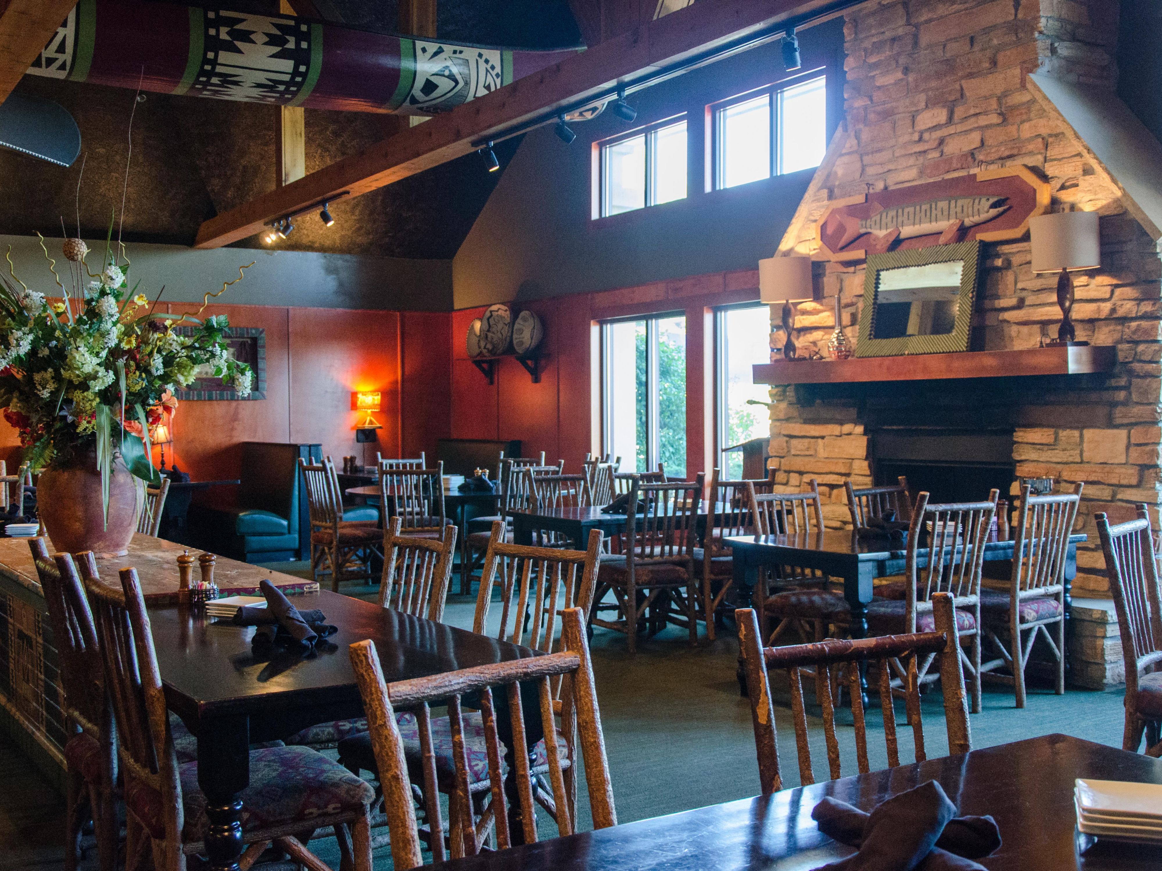 Pewaukee Hotels with Pool | Welcome to Holiday Inn Pewaukee-Milwaukee West