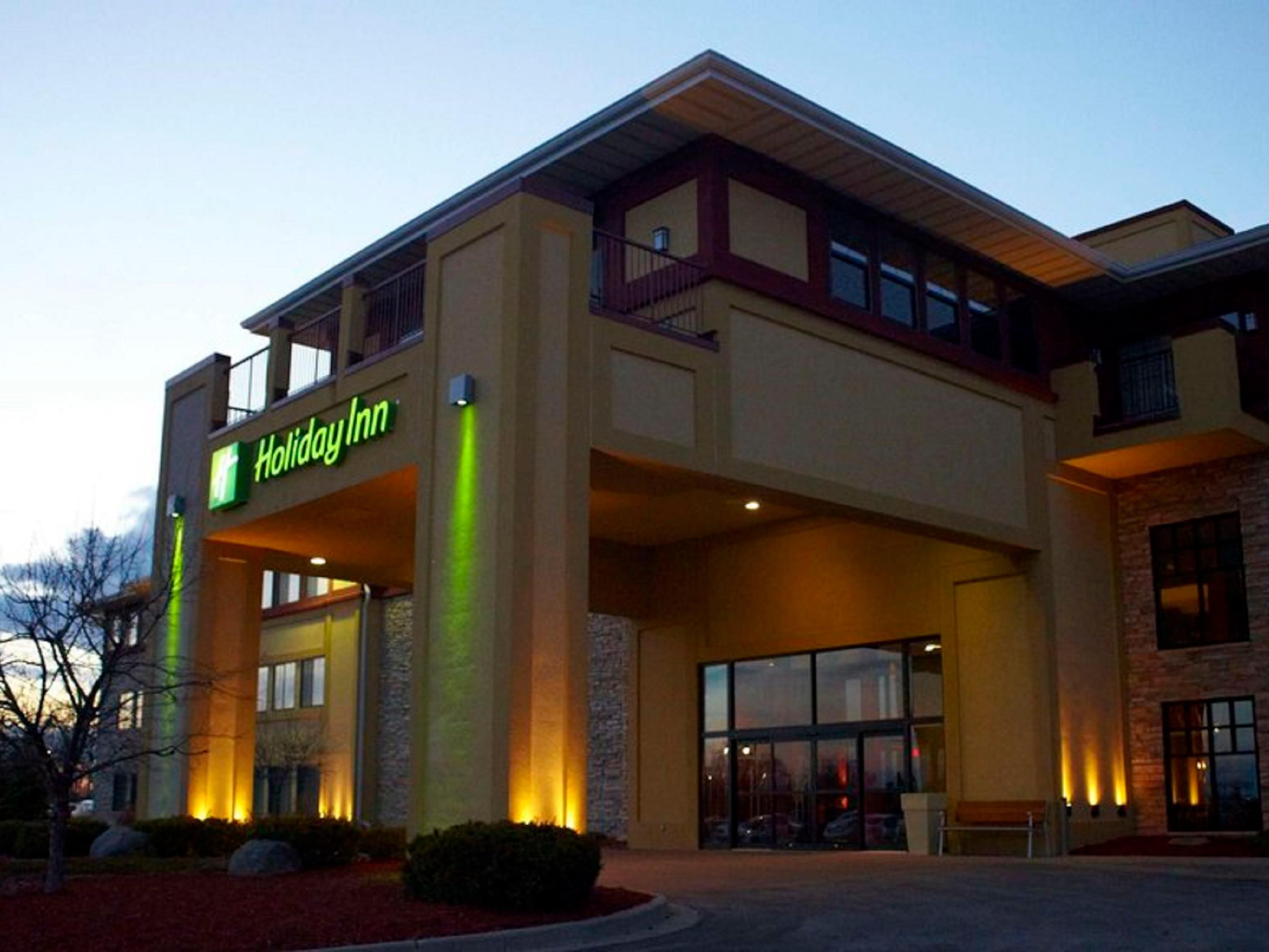 Pewaukee Hotels with Pool | Welcome to Holiday Inn Pewaukee-Milwaukee West