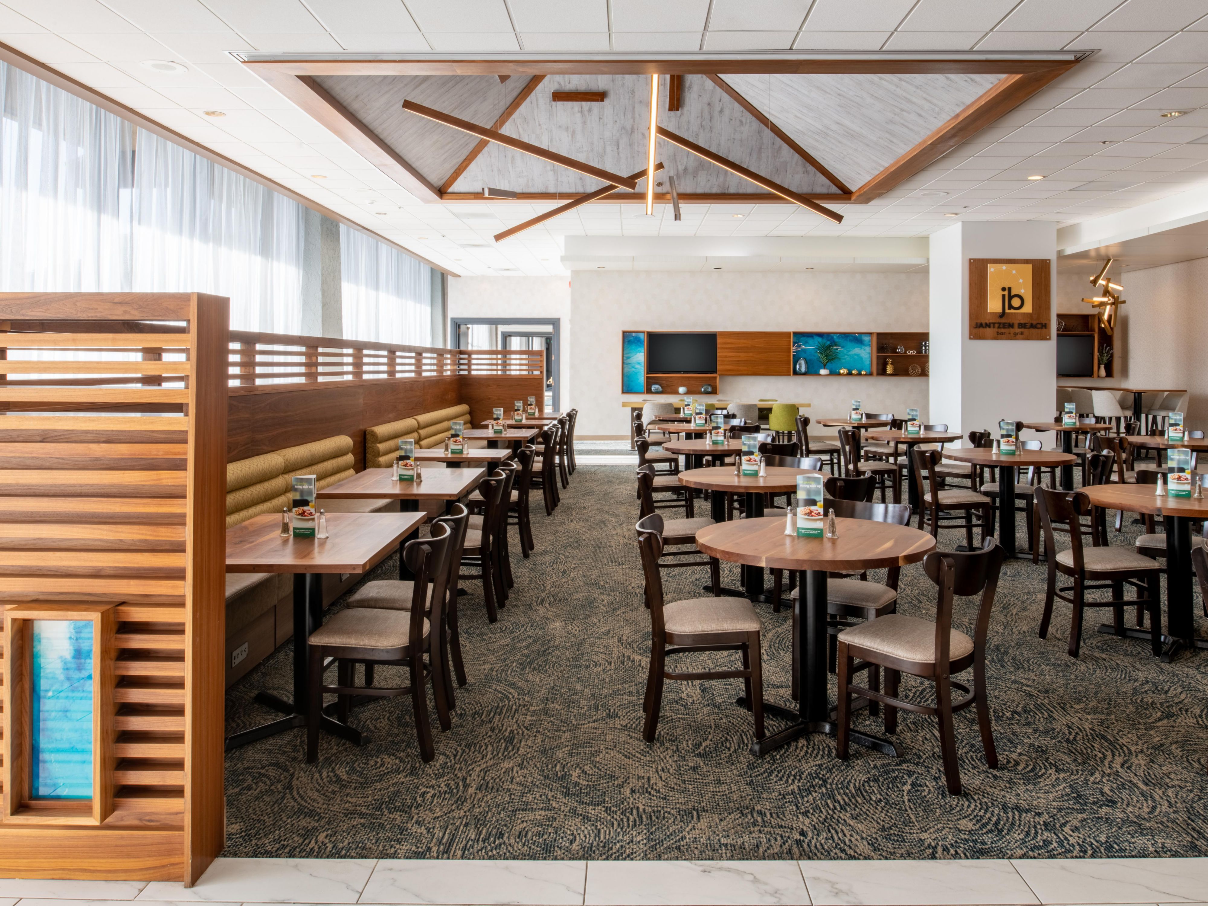 Portland OR Restaurants | Holiday Inn Portland Columbia Riverfront