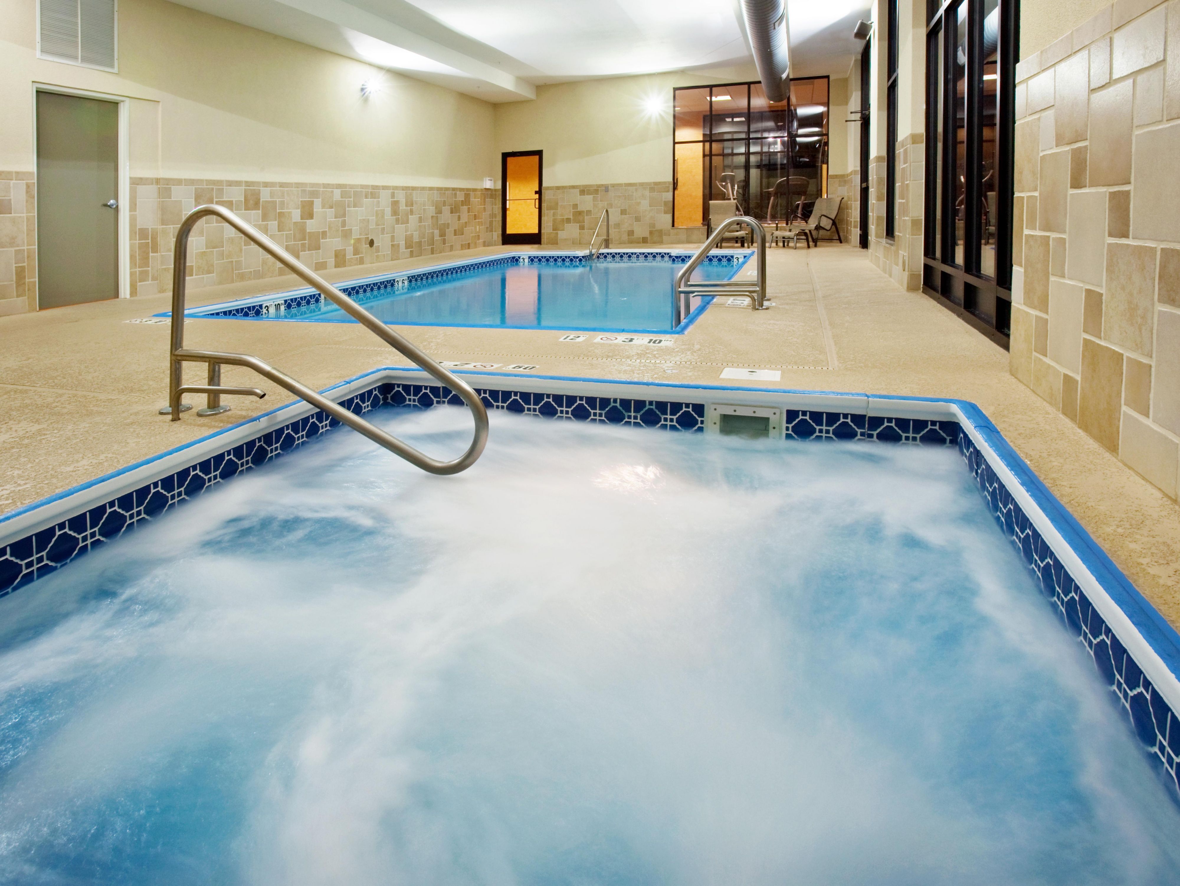Hotel in Quincy | Holiday Inn Quincy Hotel