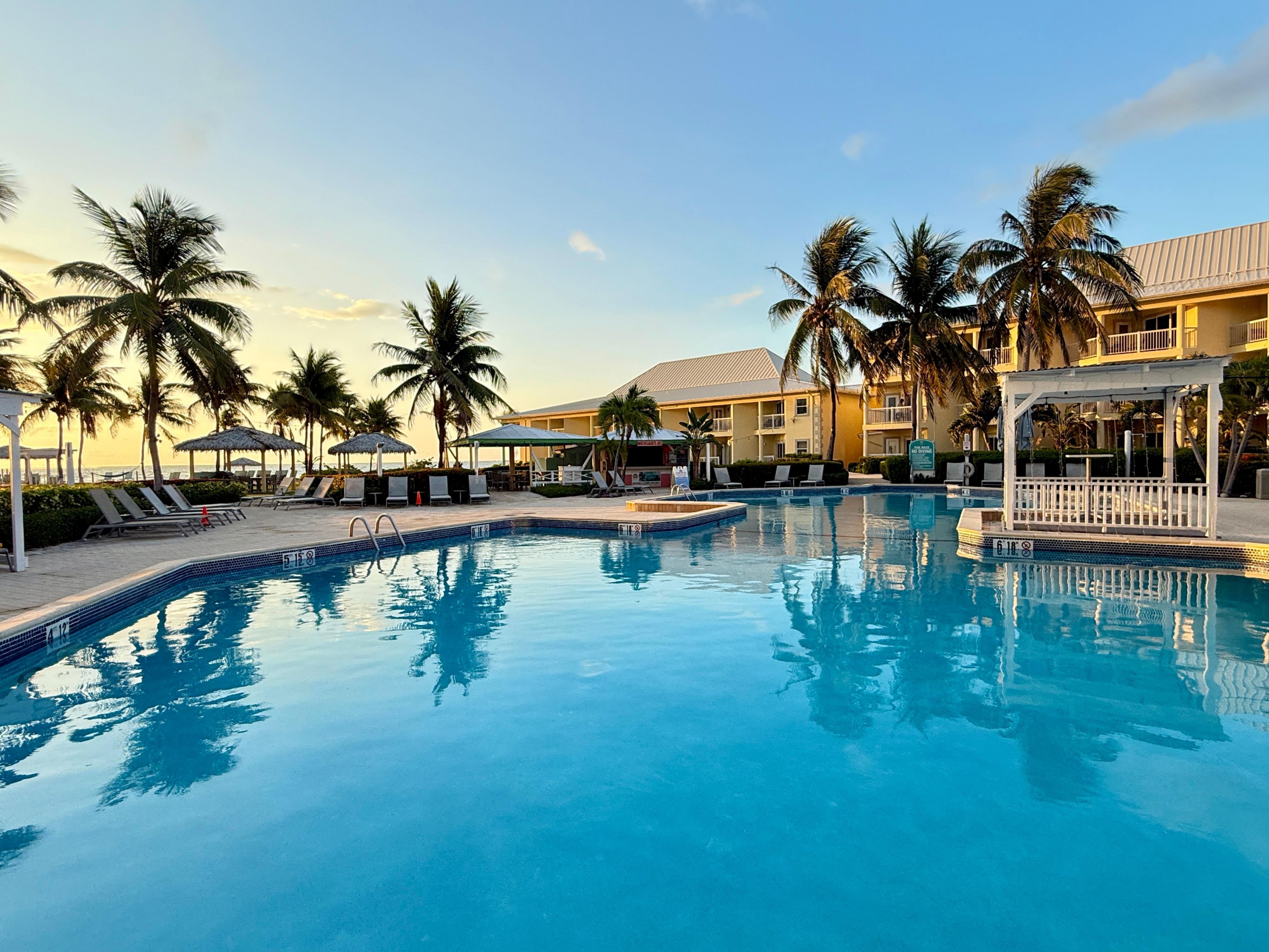 Family Resort in Grand Cayman | Holiday Inn Resort Grand Cayman Hotel ...
