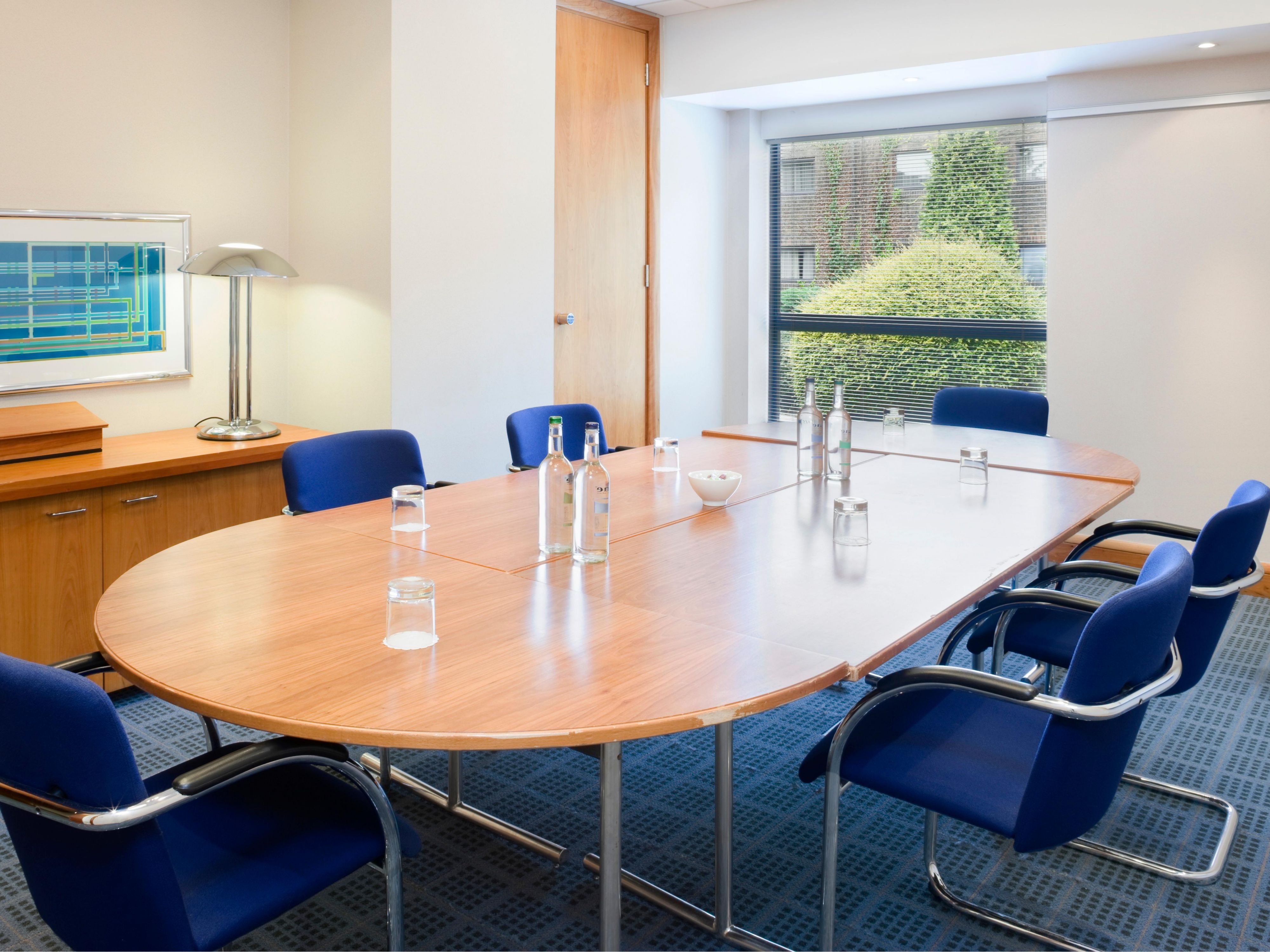 Hotels Near Airport: Holiday Inn Rochester - Chatham