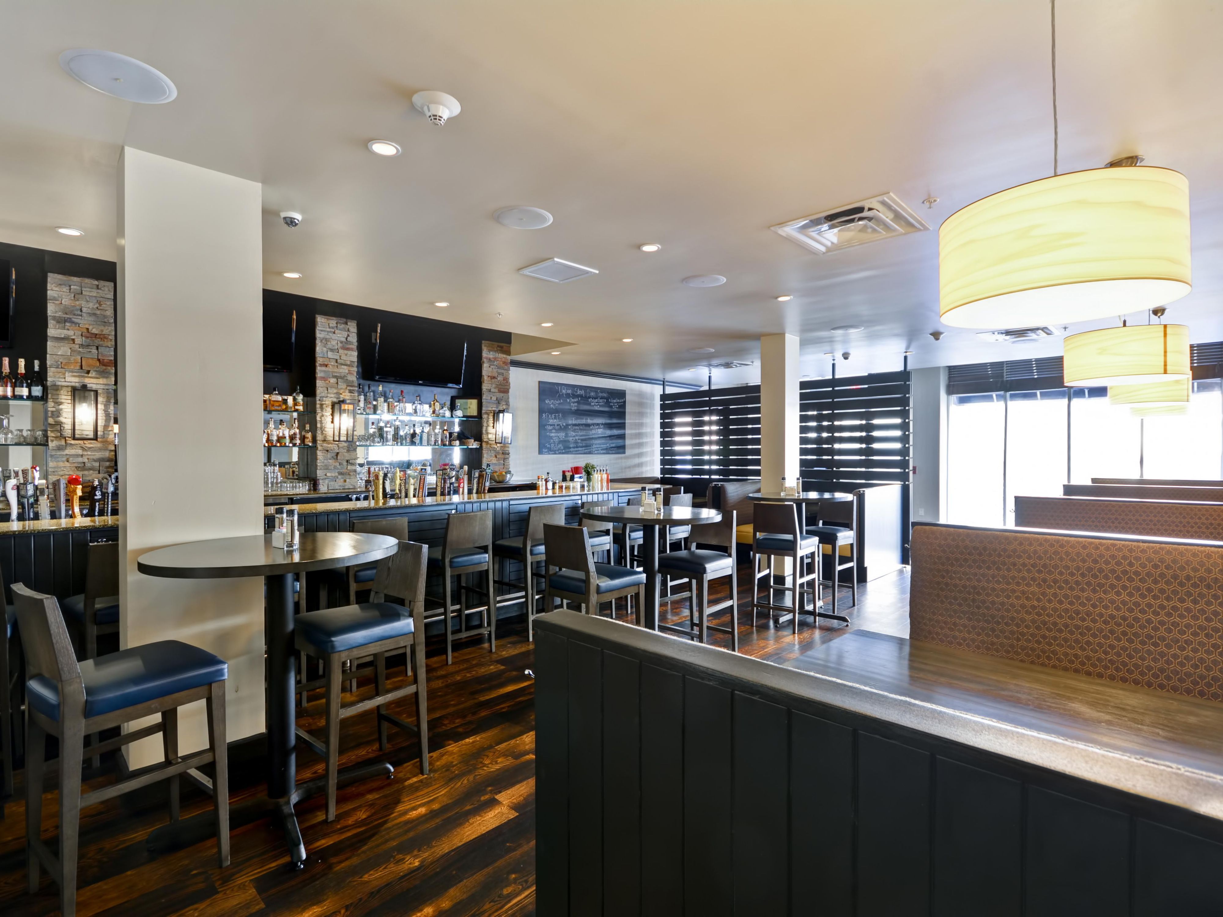 Detroit Airport Hotels | Holiday Inn Detroit Metro Airport