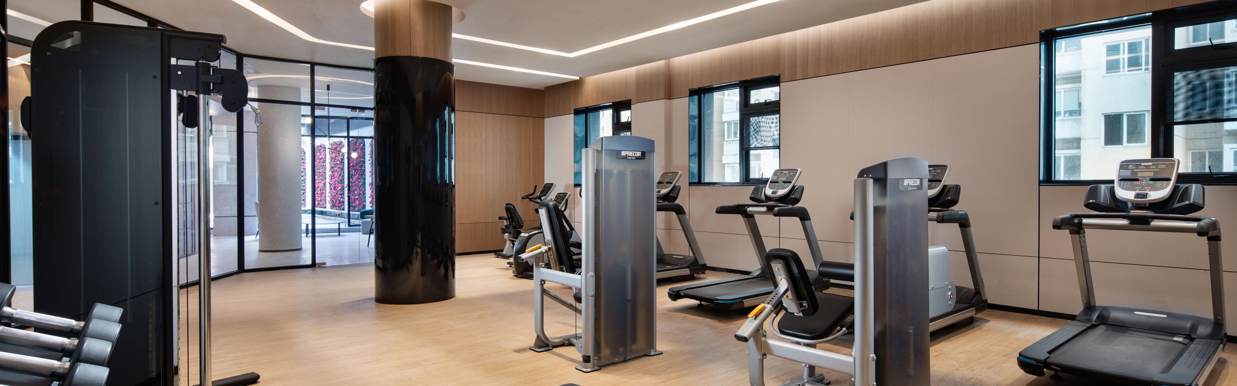 Holiday Inn Shanghai Nanjing Road - Free Internet & More