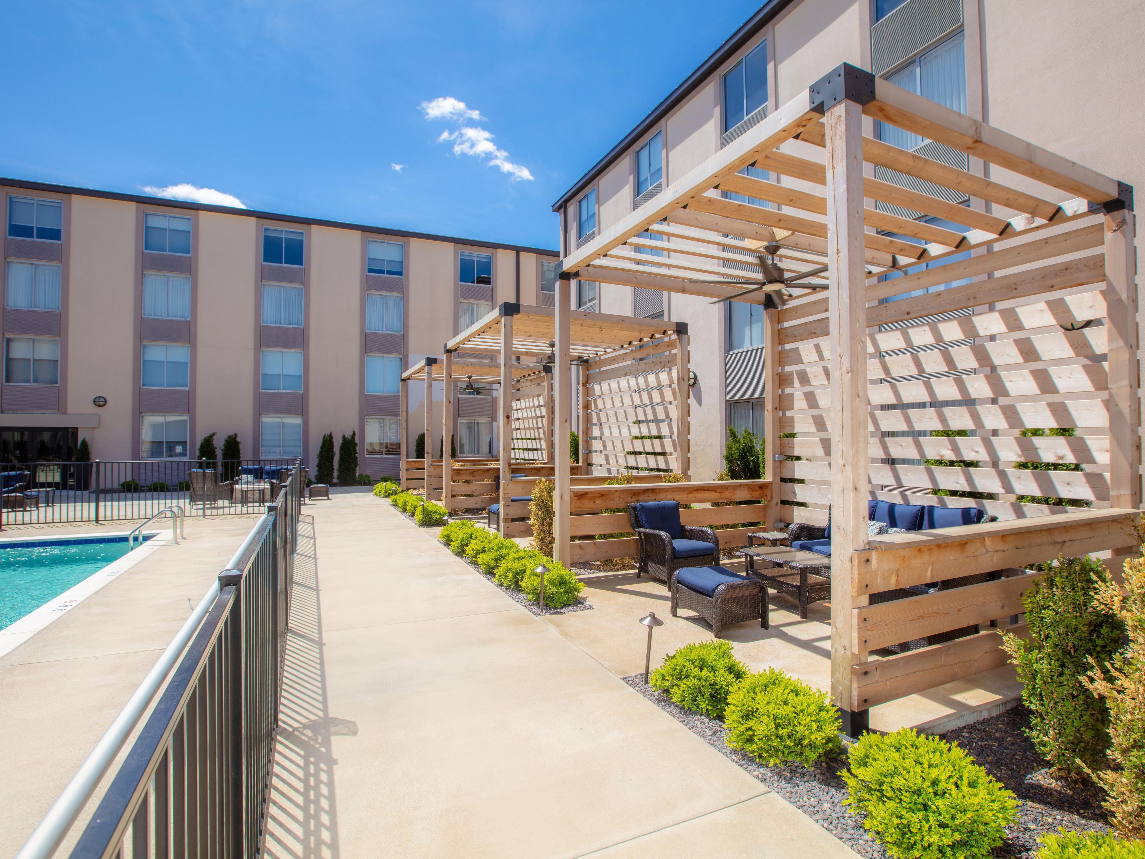 Pet-Friendly Hotel St. Louis | Holiday Inn St Louis SW - Route 66