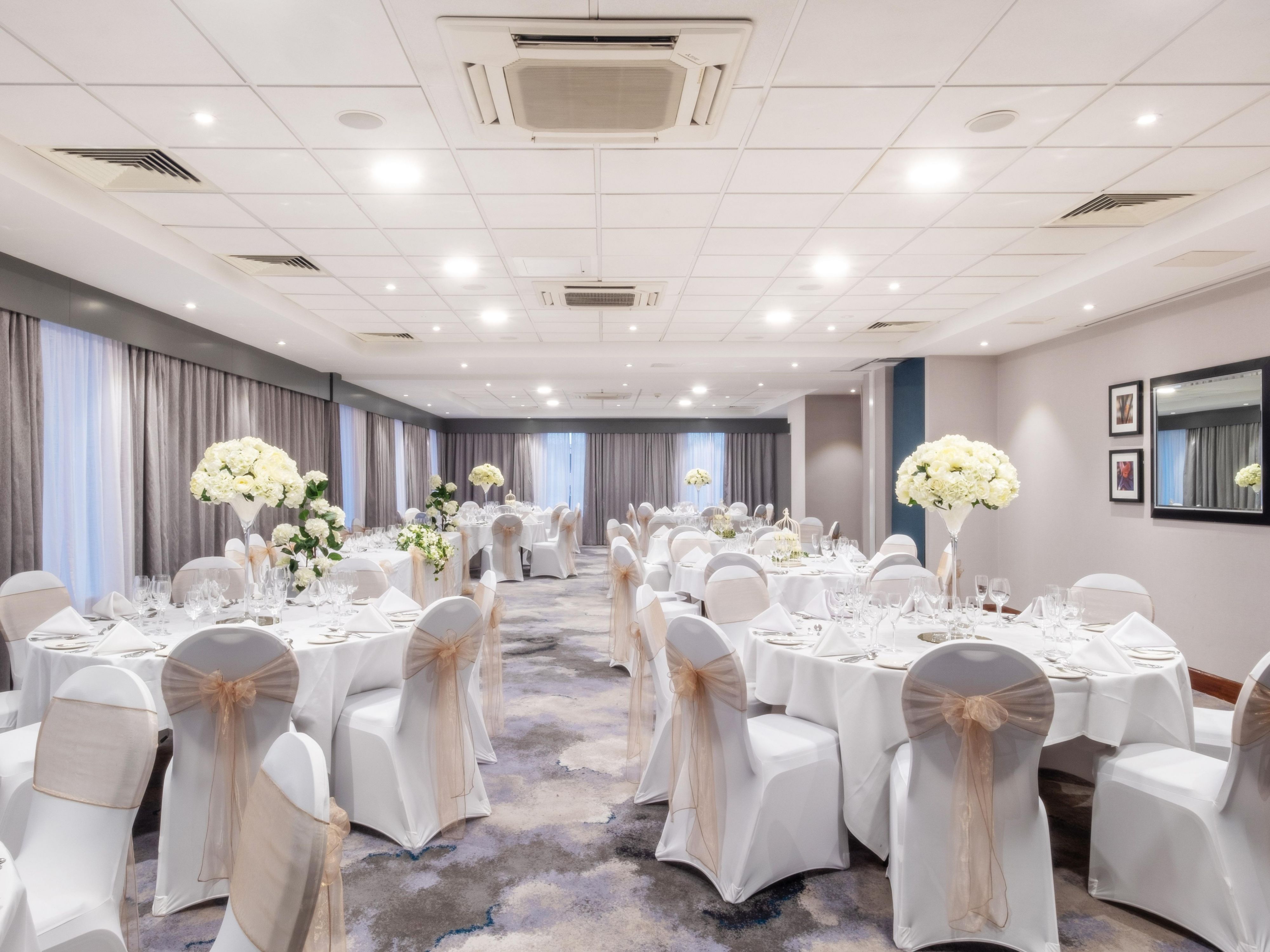 Hotels Near Stevenage Station: Holiday Inn Stevenage