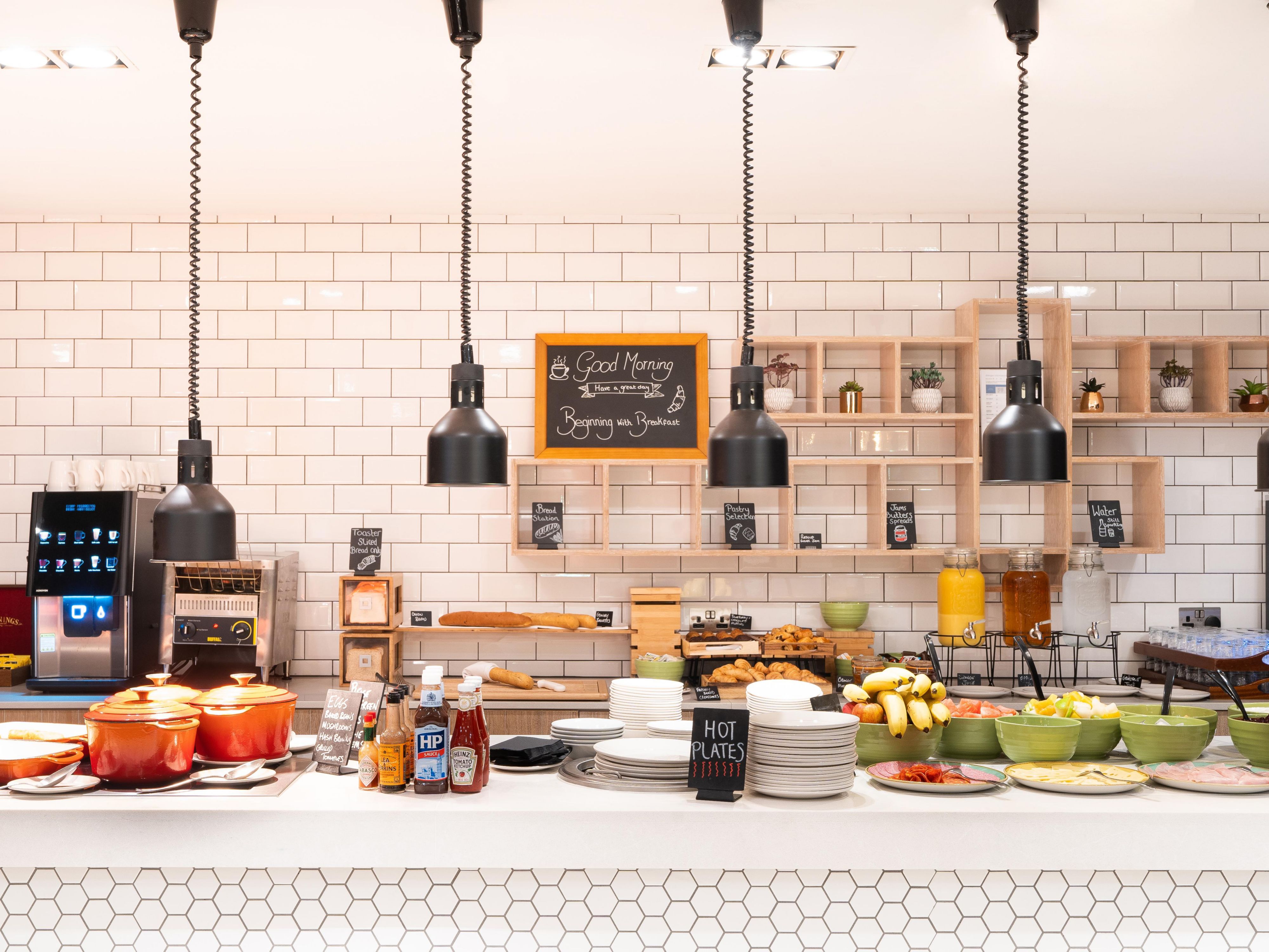 Hotels Near Stevenage Station: Holiday Inn Stevenage