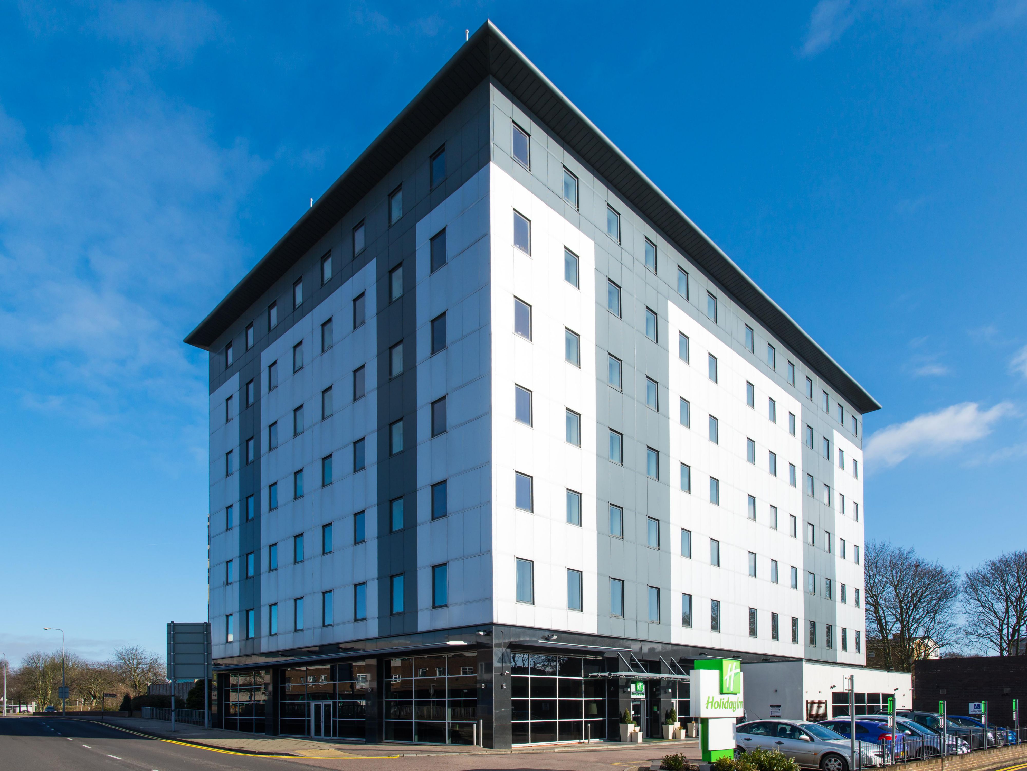 Hotels Near Stevenage Station: Holiday Inn Stevenage