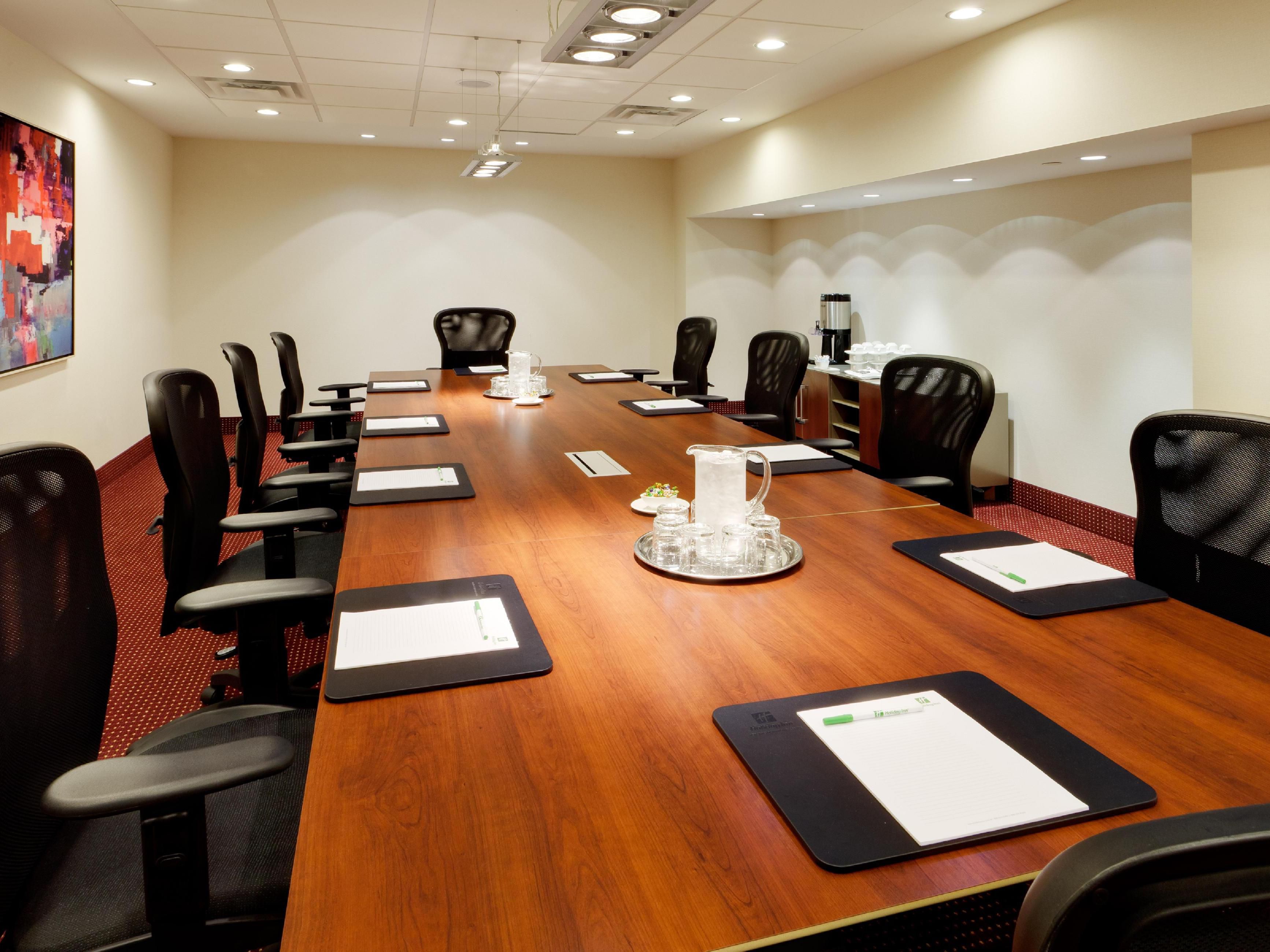 Downtown Hotels near Scotiabank Arena | Holiday Inn Toronto Downtown Centre