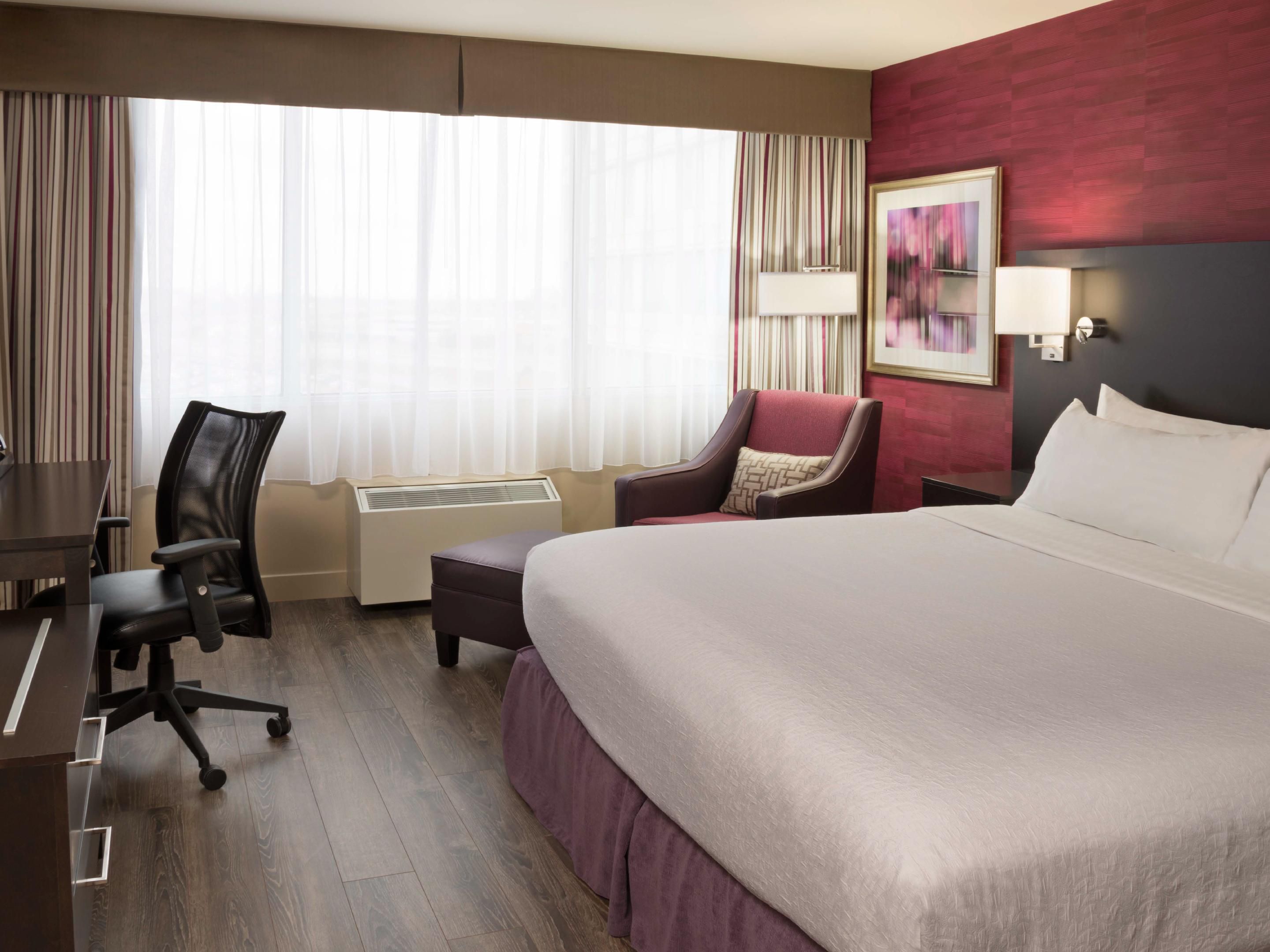 Airport Hotels with Pool | Holiday Inn Toronto International Airport