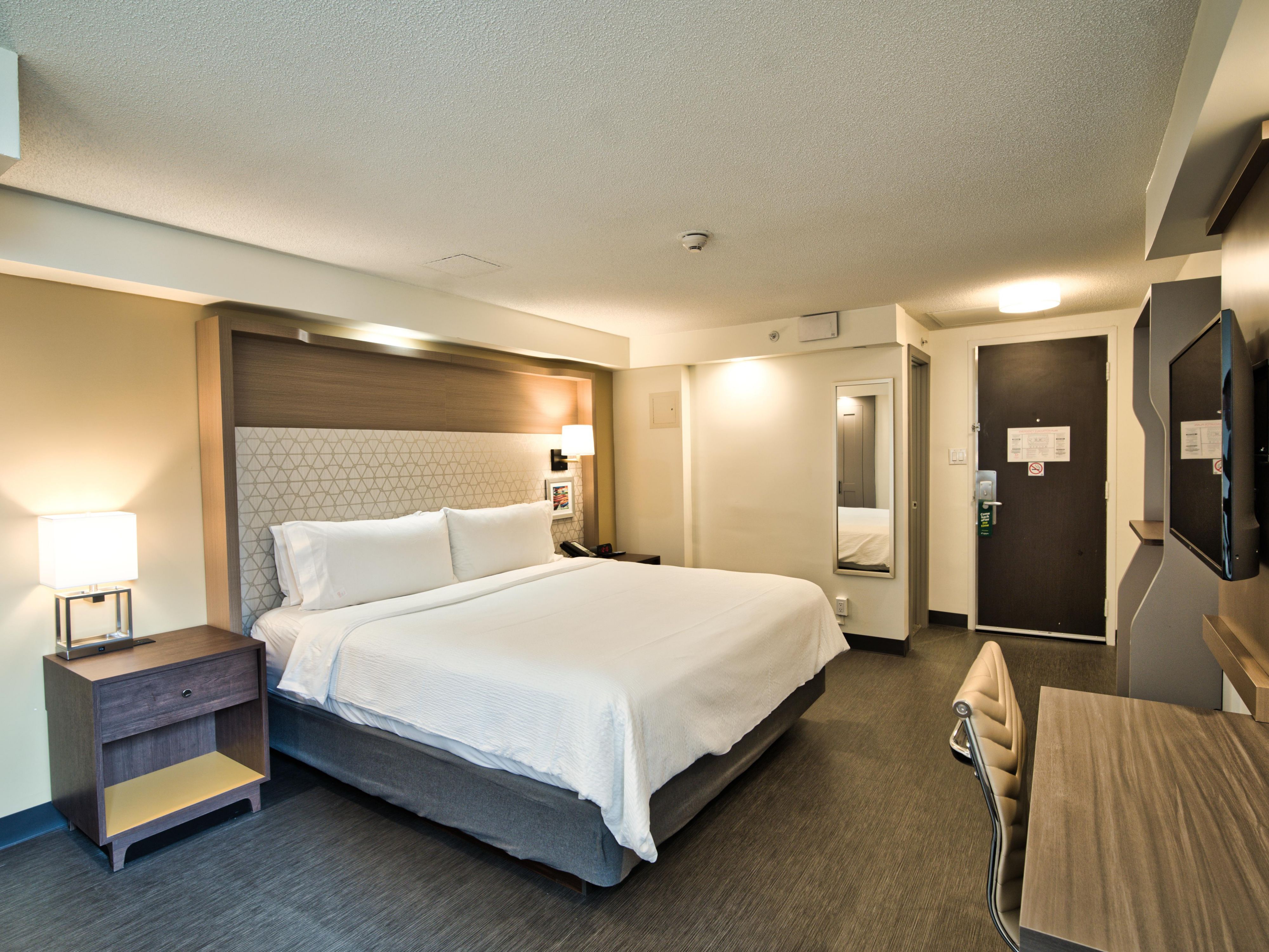 Downtown Hotels near Scotiabank Arena | Holiday Inn Toronto Downtown Centre