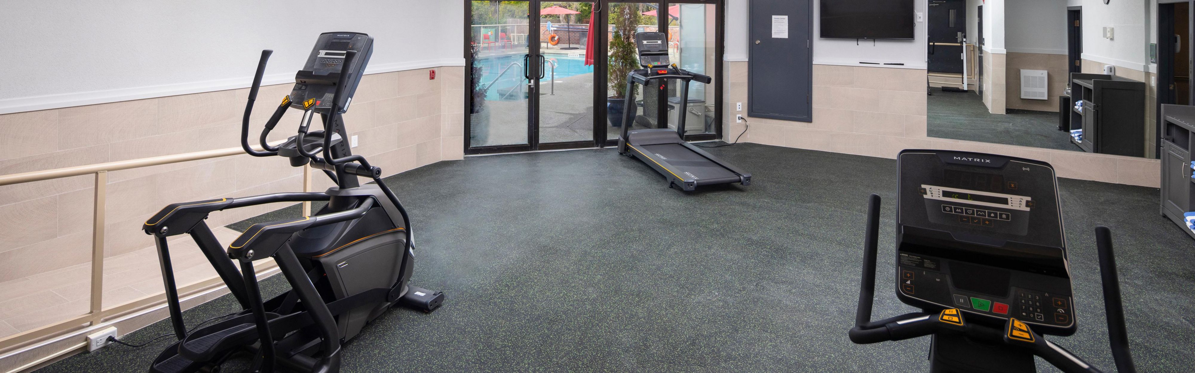 Holiday Inn Victoria – Elk Lake - Free Internet & More