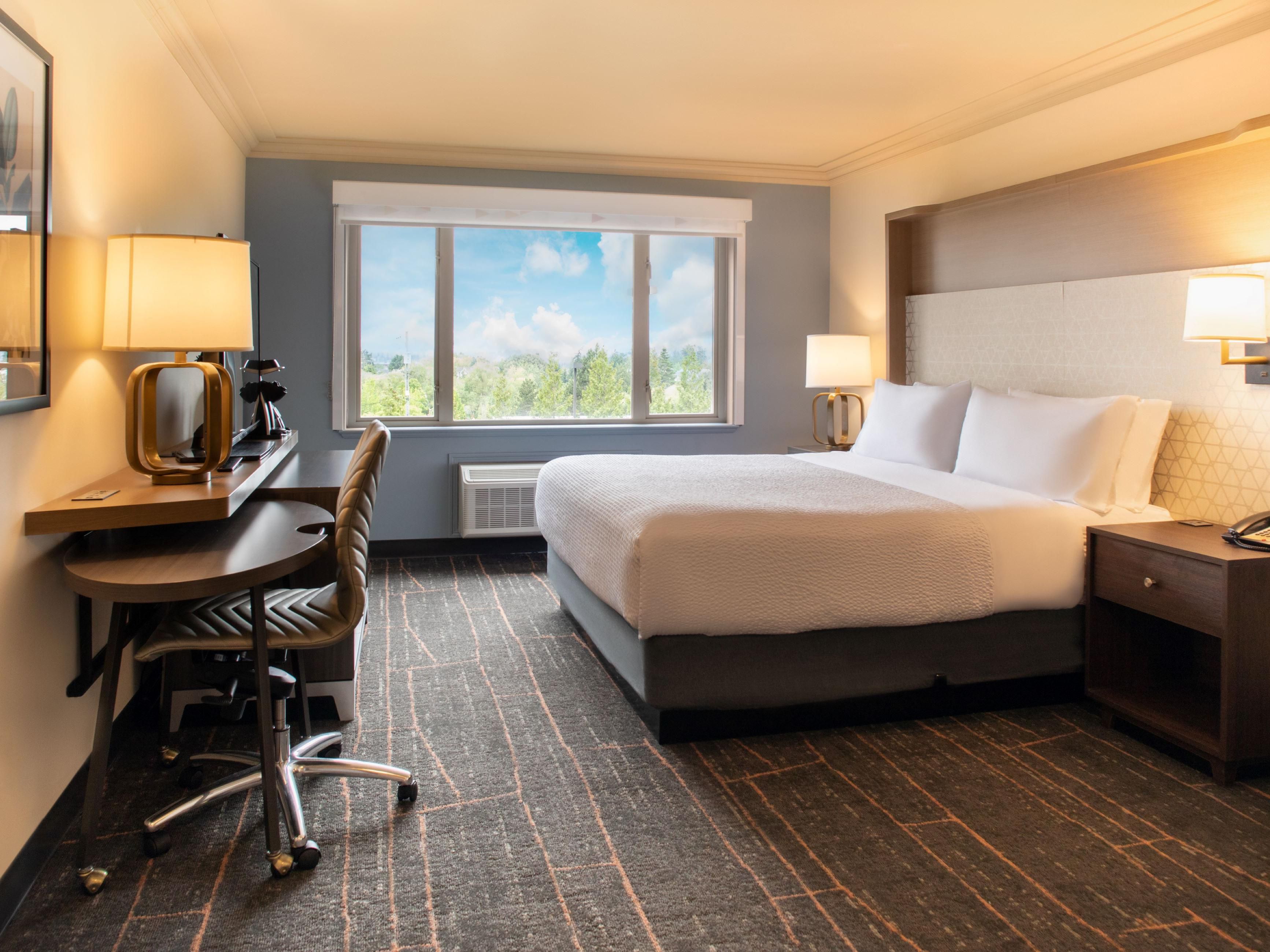 Victoria BC Hotels | Holiday Inn Victoria – Elk Lake