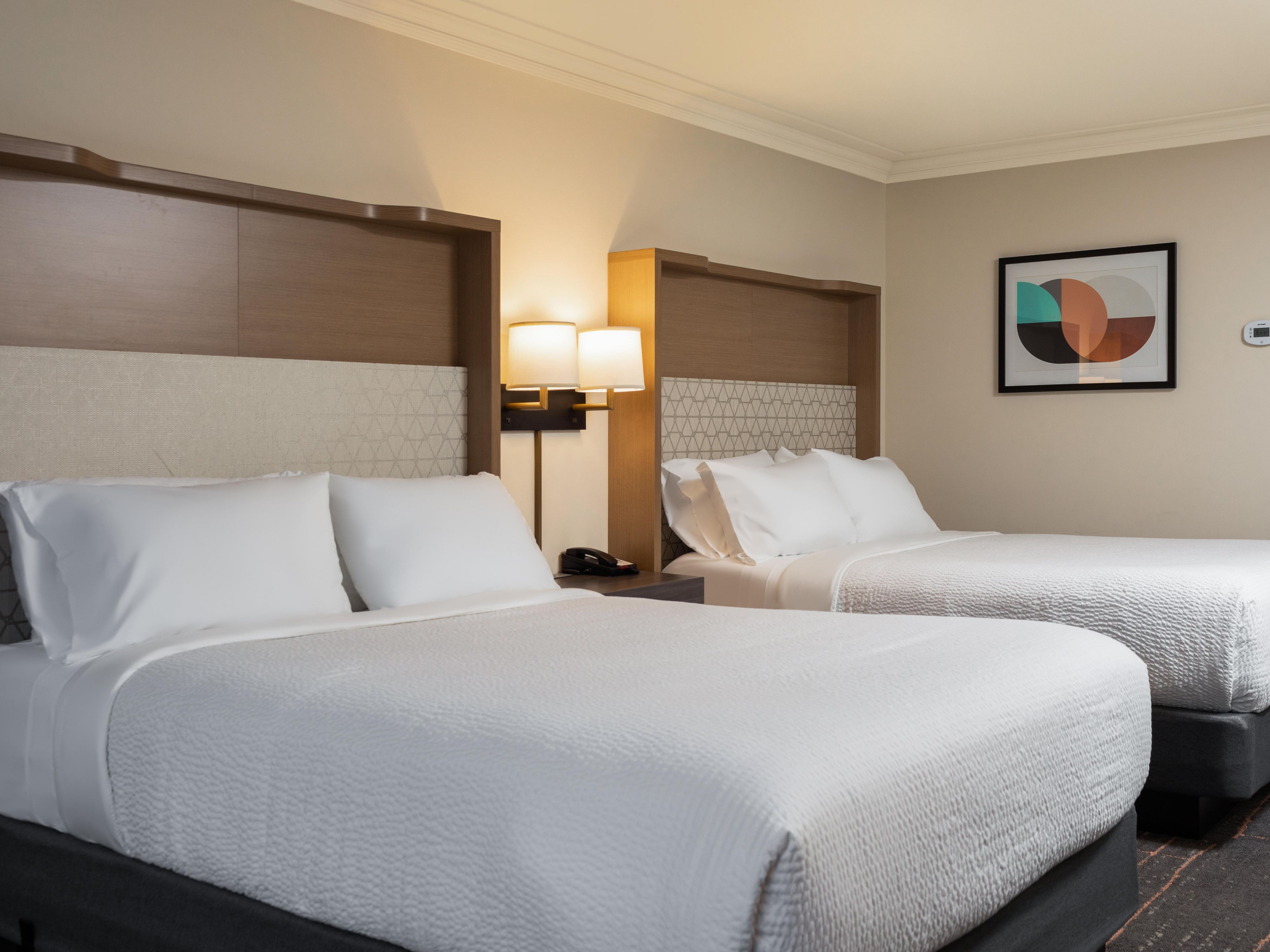 Hotel Rooms in Victoria BC | Holiday Inn Victoria – Elk Lake