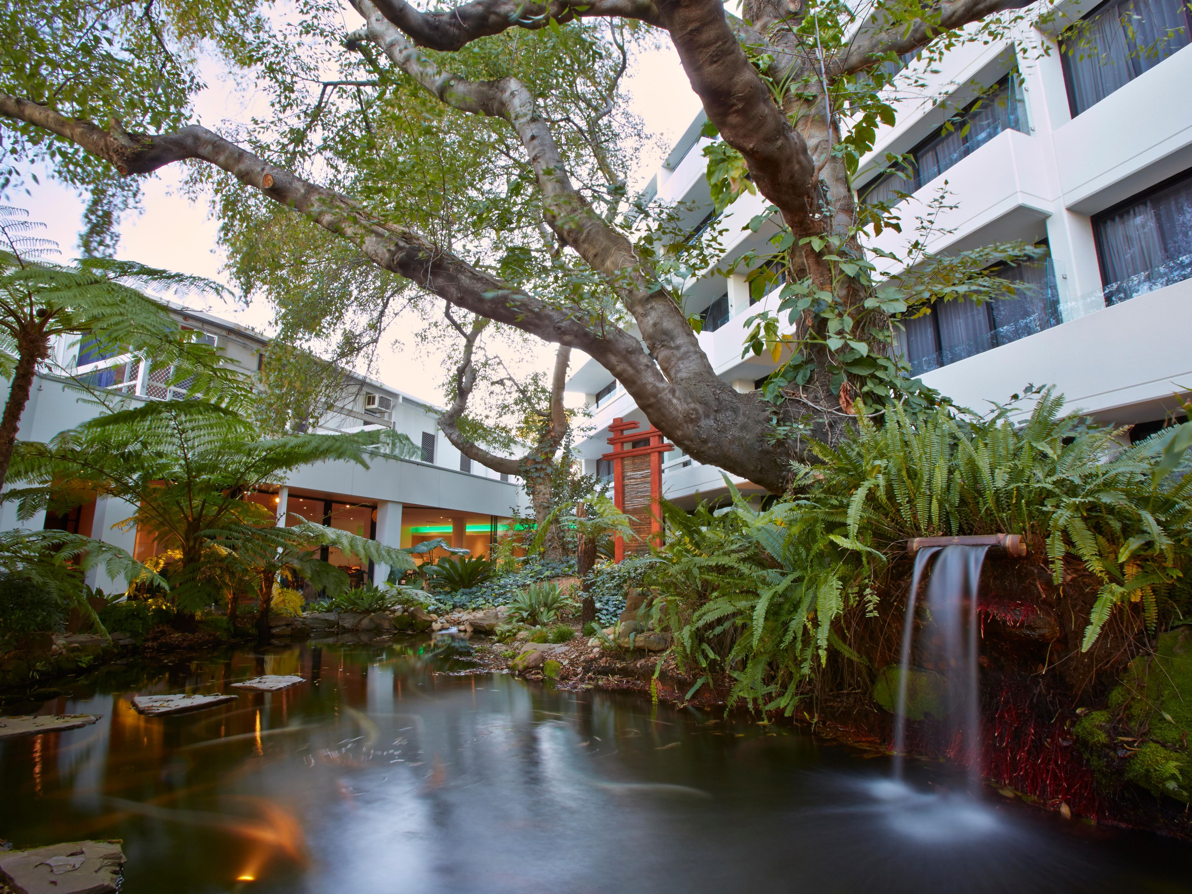 Hotel in Warwick Farm | Holiday Inn Warwick Farm Hotel