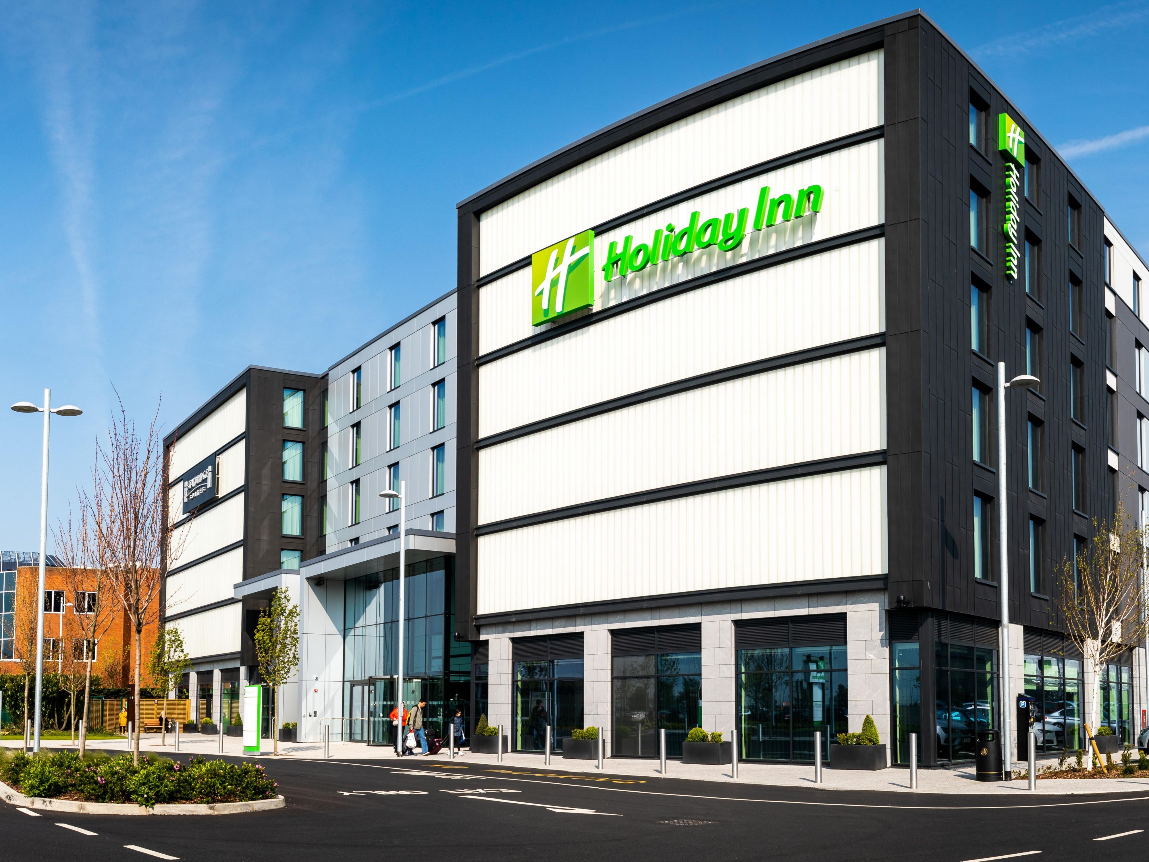 Heathrow Airport Hotel on Bath Road | Holiday Inn London - Heathrow ...