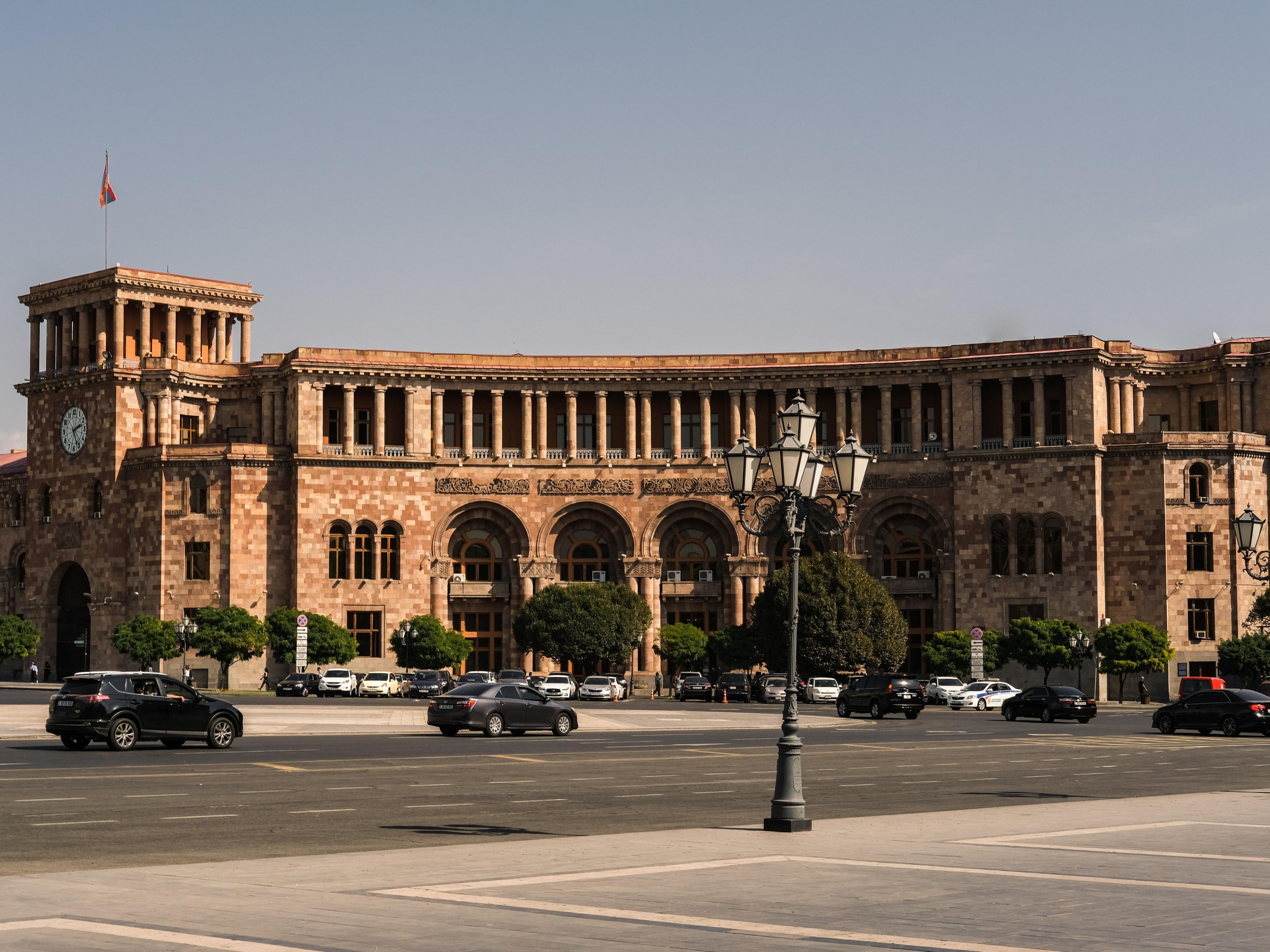 Family hotel in the center of Yerevan | Holiday Inn Yerevan - Republic ...