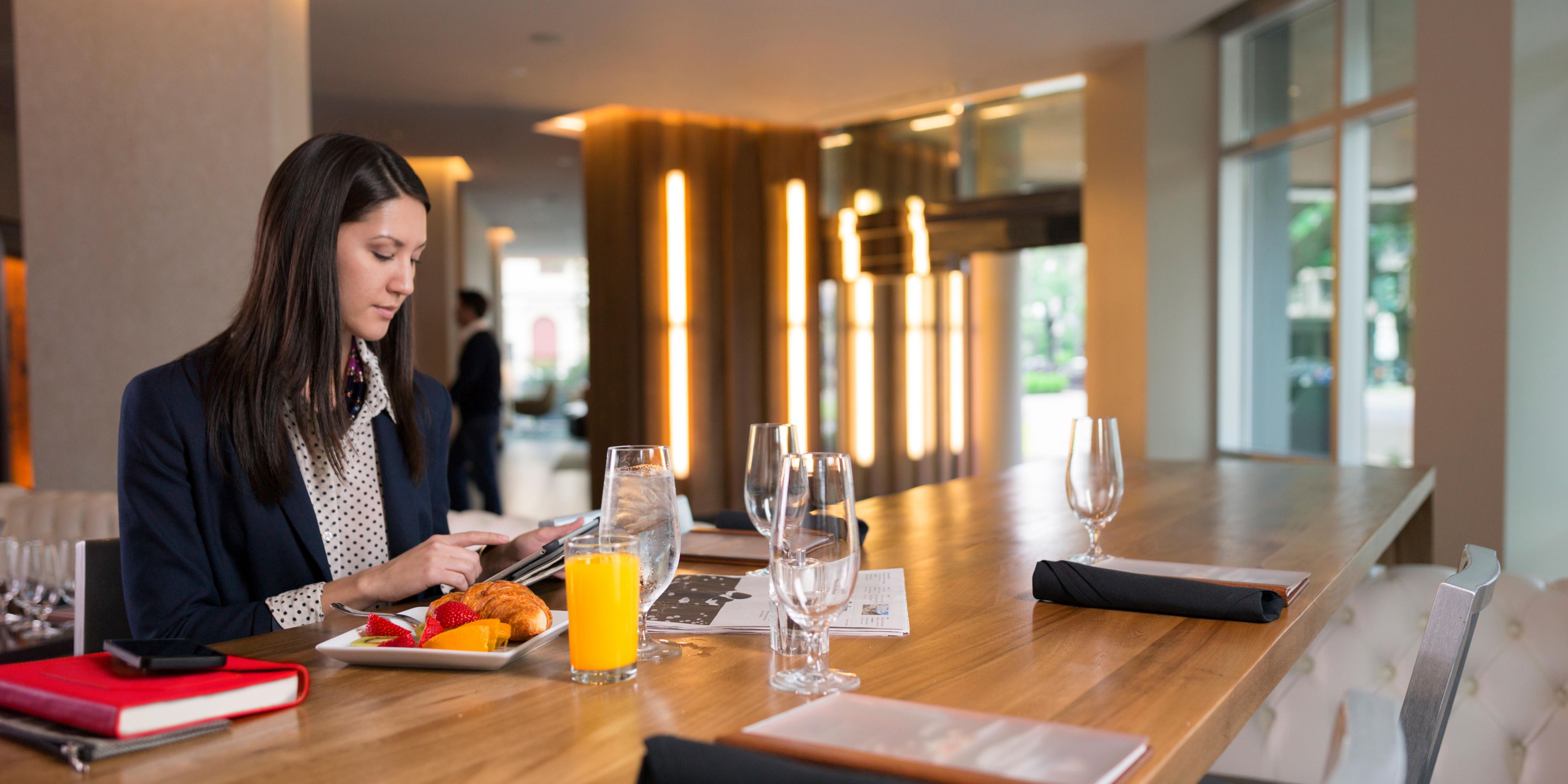 Naperville Restaurants | Hotel Indigo Naperville Riverwalk