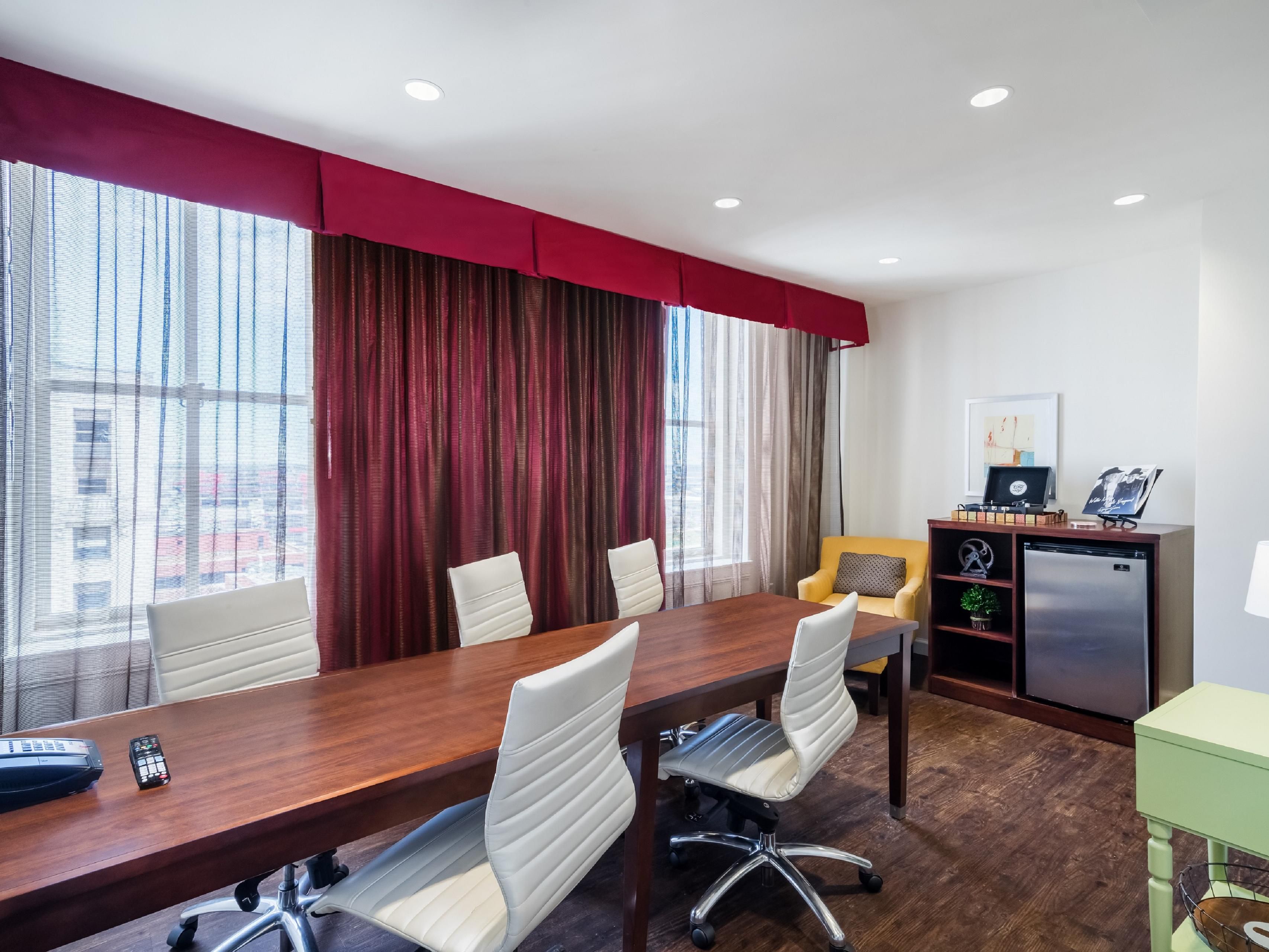 Downtown Nashville Hotels Near Bridgestone Arena | Hotel Indigo® Nashville