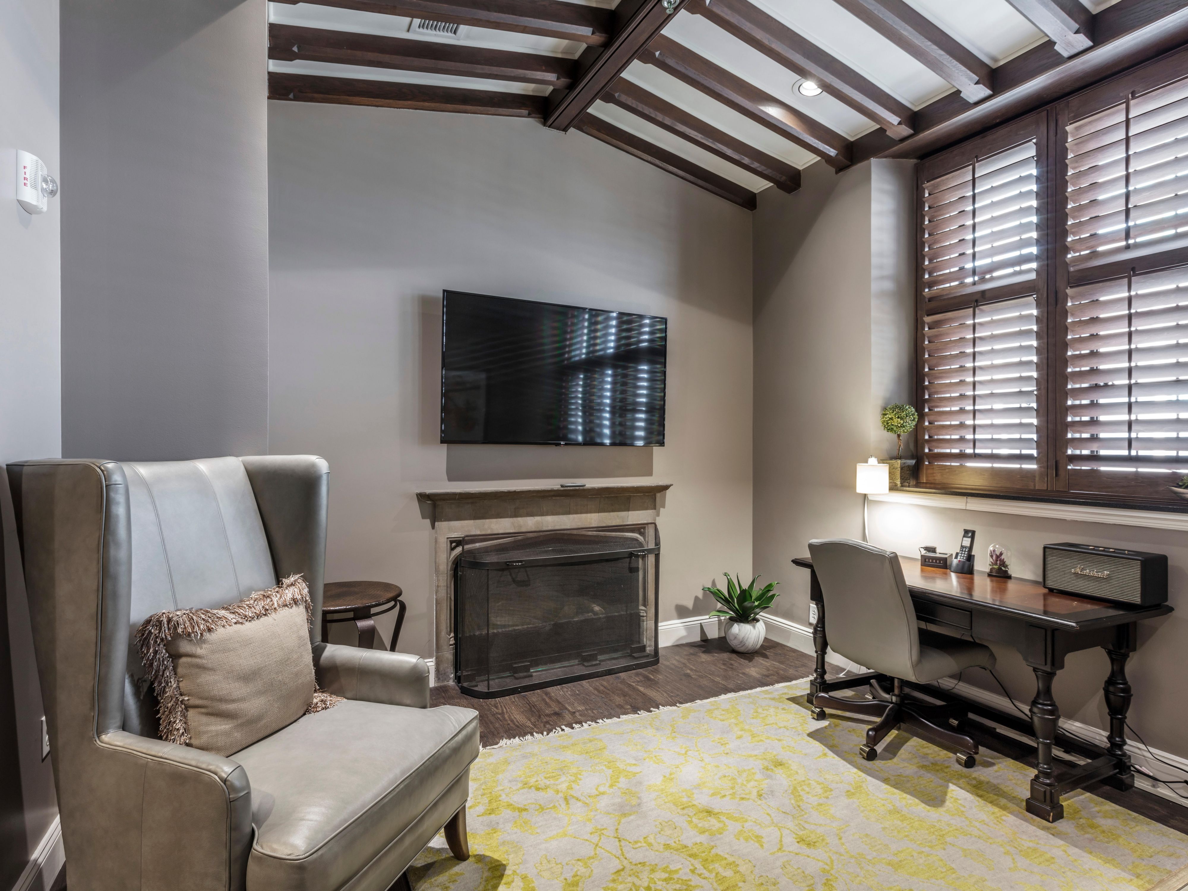 Downtown Nashville Hotels Near Bridgestone Arena | Hotel Indigo® Nashville