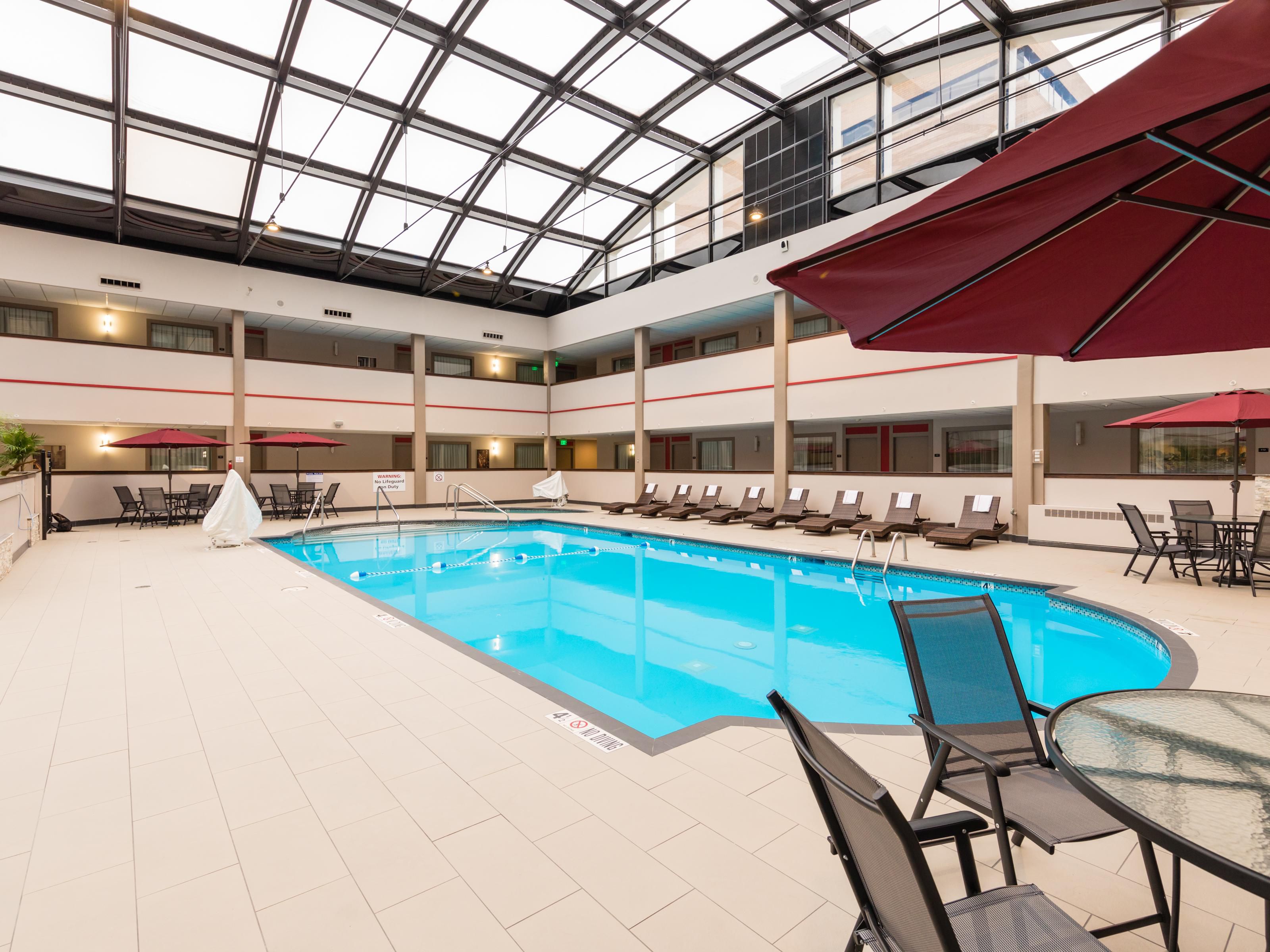 Brookfield Hotel | Holiday Inn Brookfield - Milwaukee