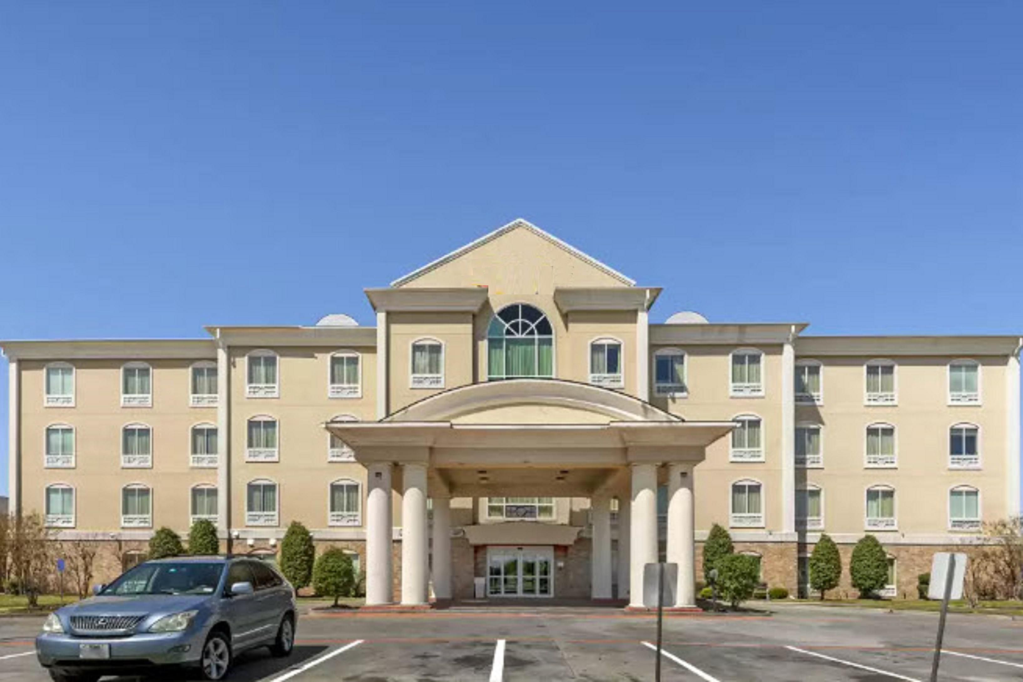 Denison Inn & Suites - Denison