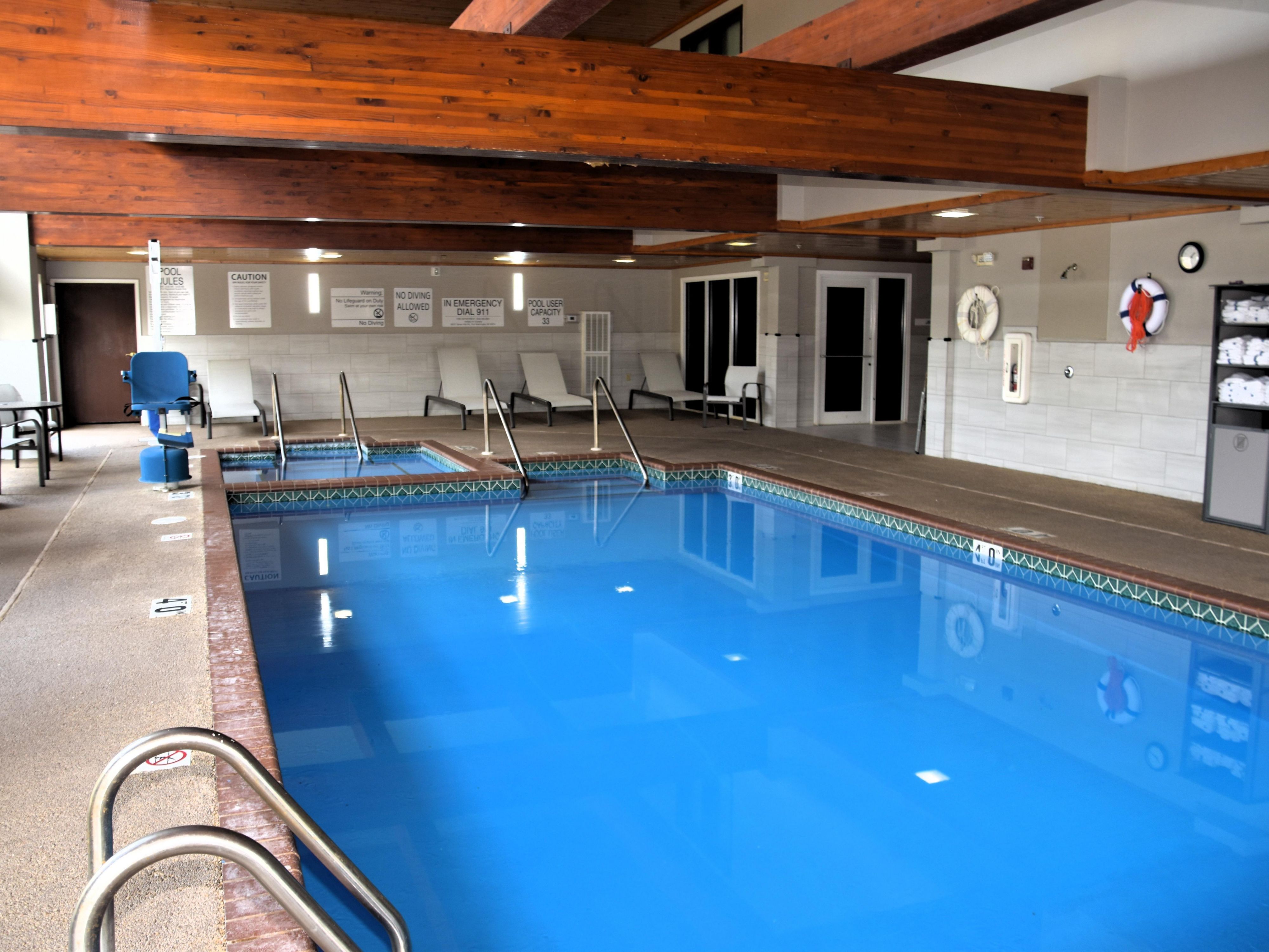 Holiday Inn Express & Suites Port Washington