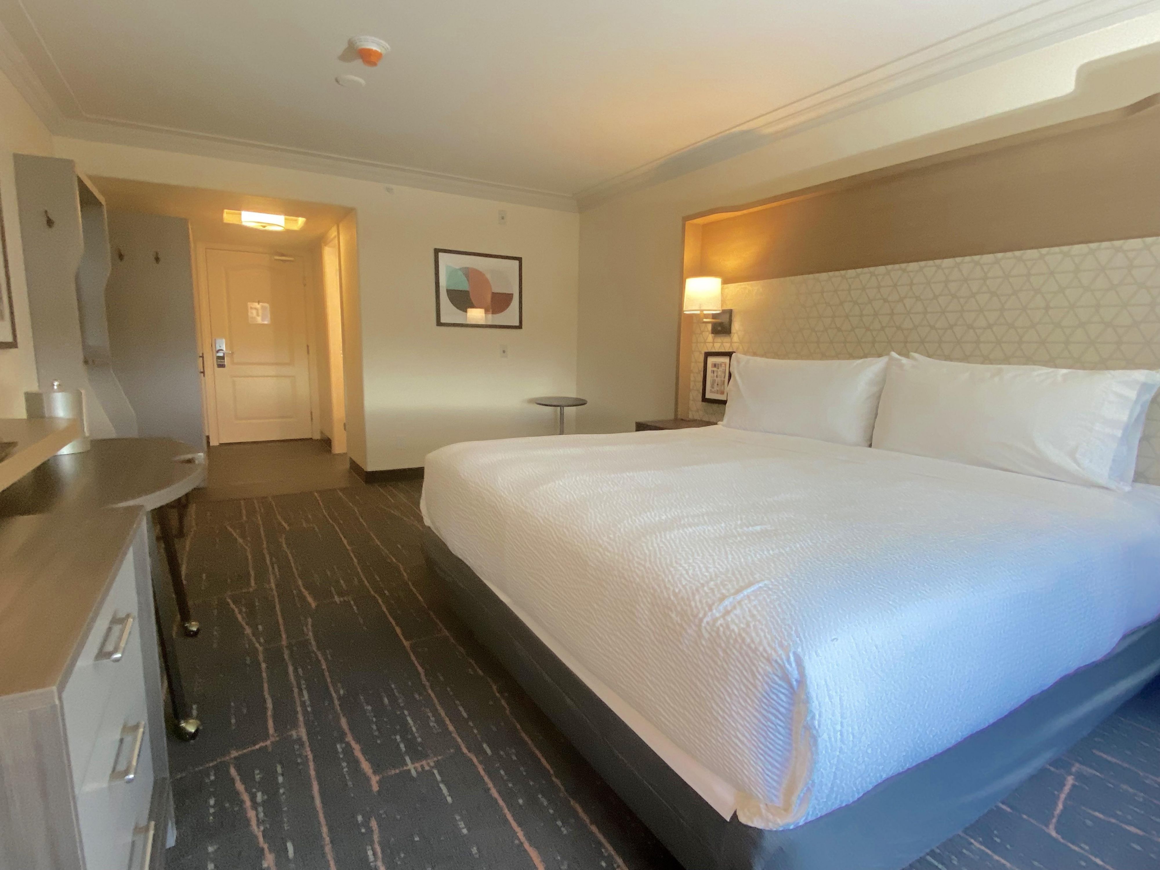 Hotel in Victoria | Holiday Inn Victoria – Elk Lake Hotel