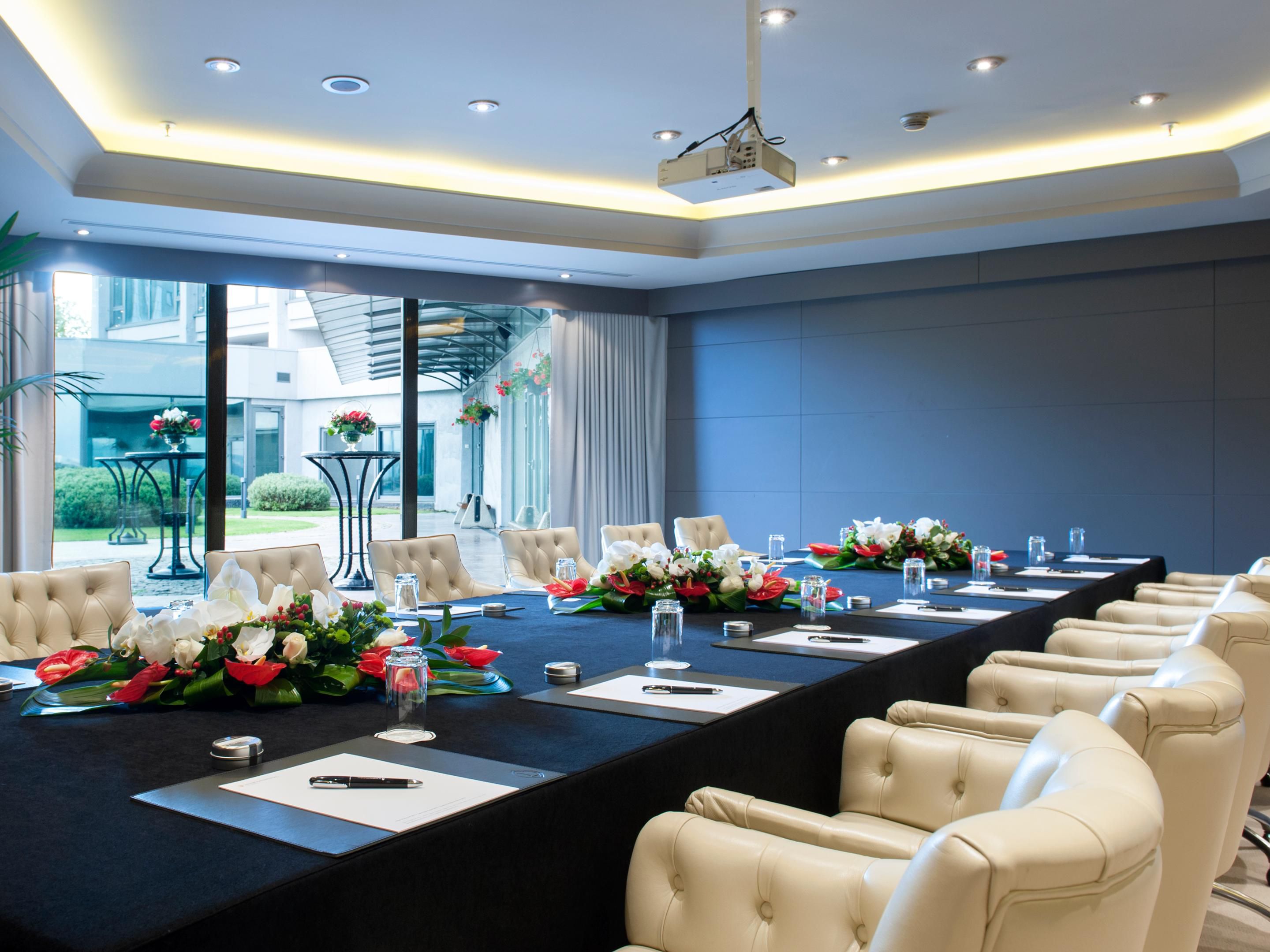 Luxury Hotel With Pool: InterContinental Hotel Istanbul