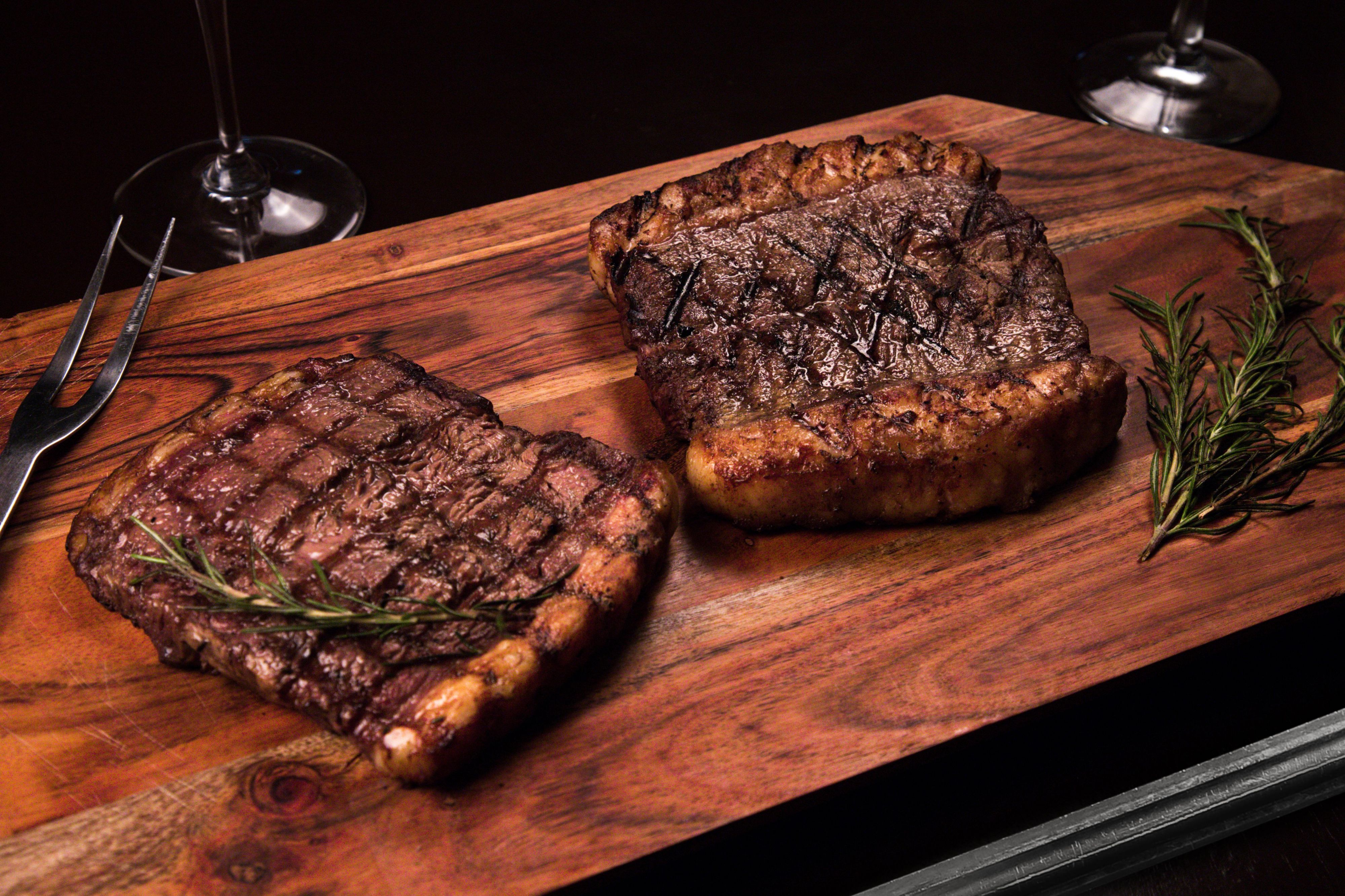 Restaurantes con diferentes especialidades dentro del hotel.