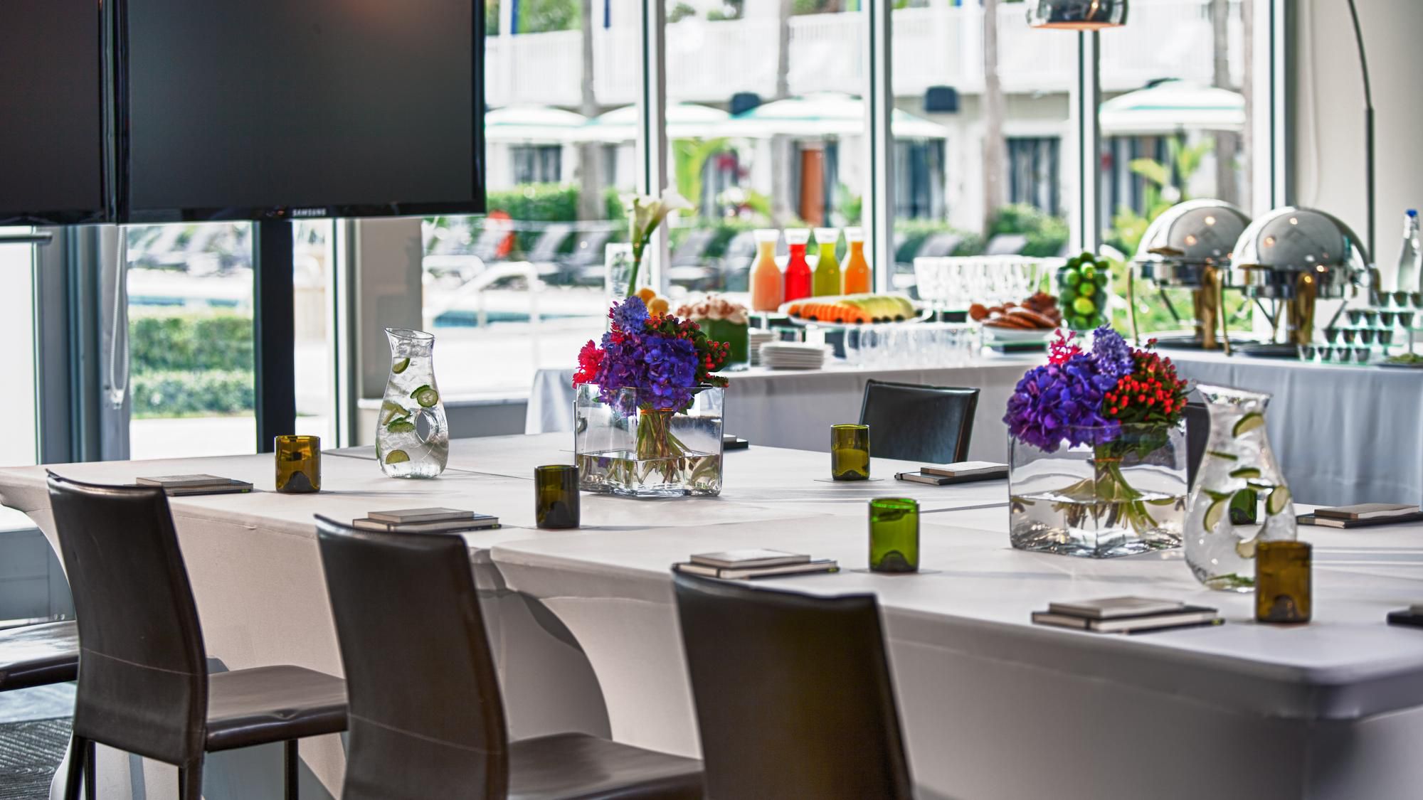 Surfcomber Miami Wedding Kimpton Surfcomber Hotel In South Beach Miami