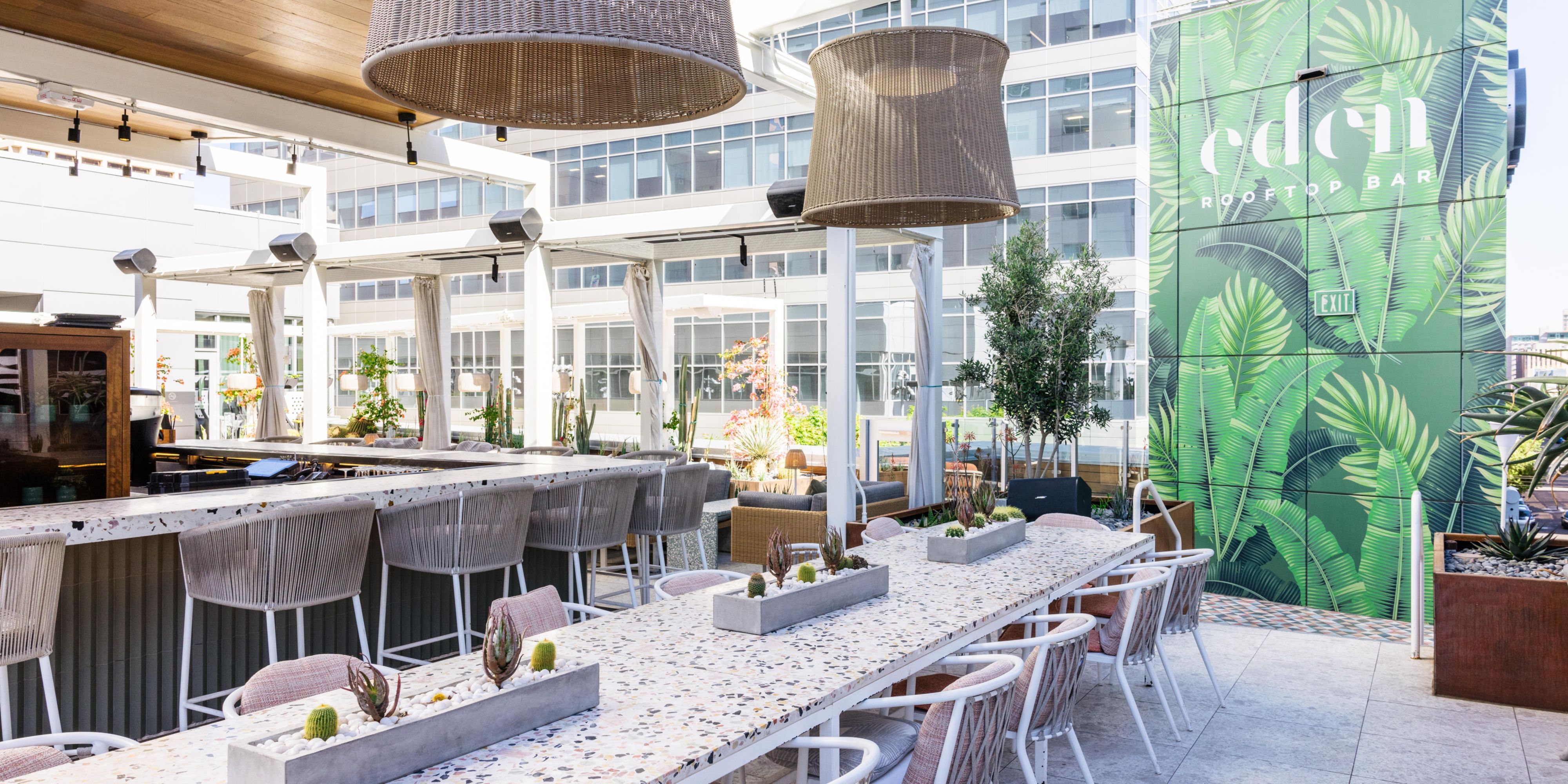 Blue Hound Kitchen & Cocktails | Kimpton Restaurants